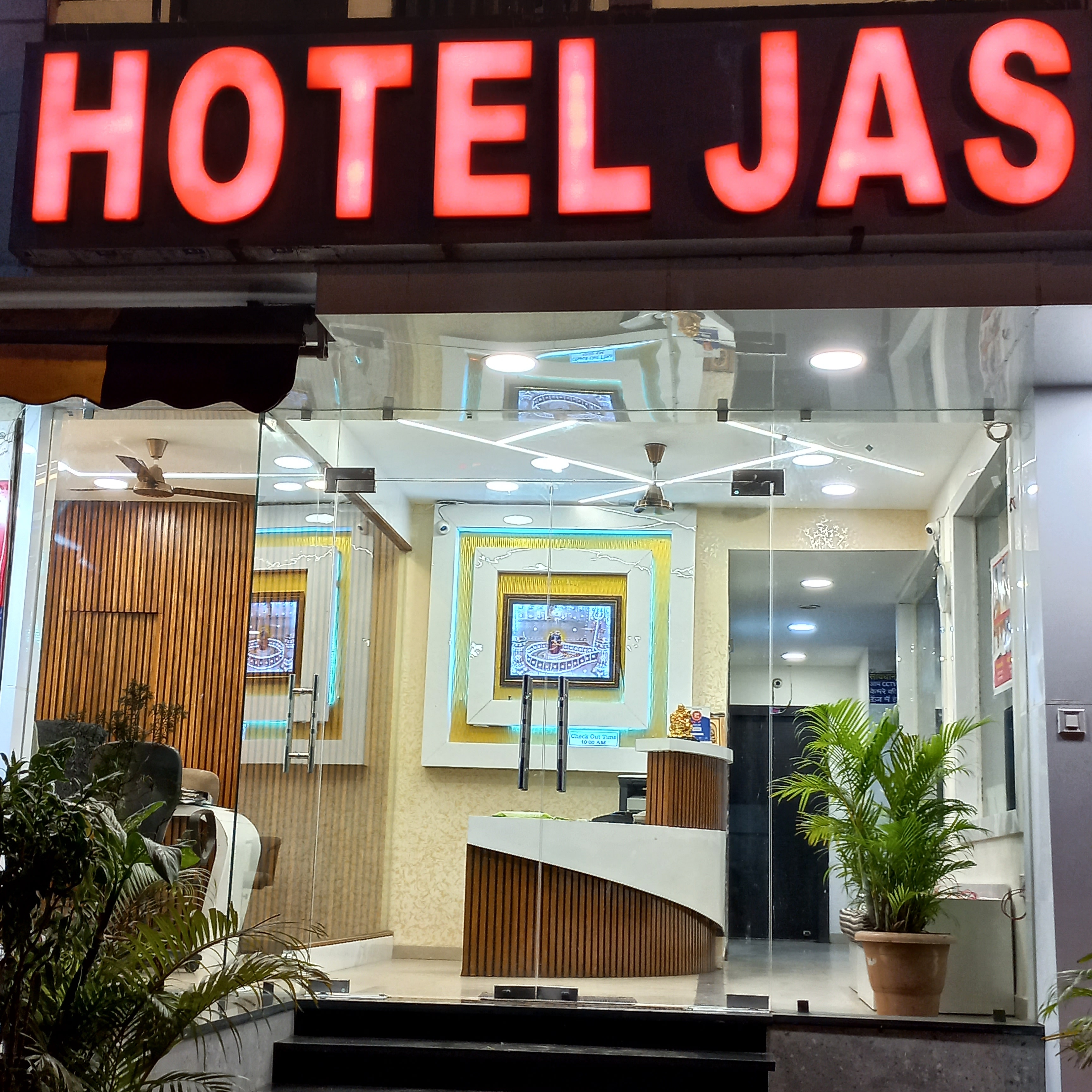 Hotel JAS 𝗕𝗢𝗢𝗞 Indore Hotel
