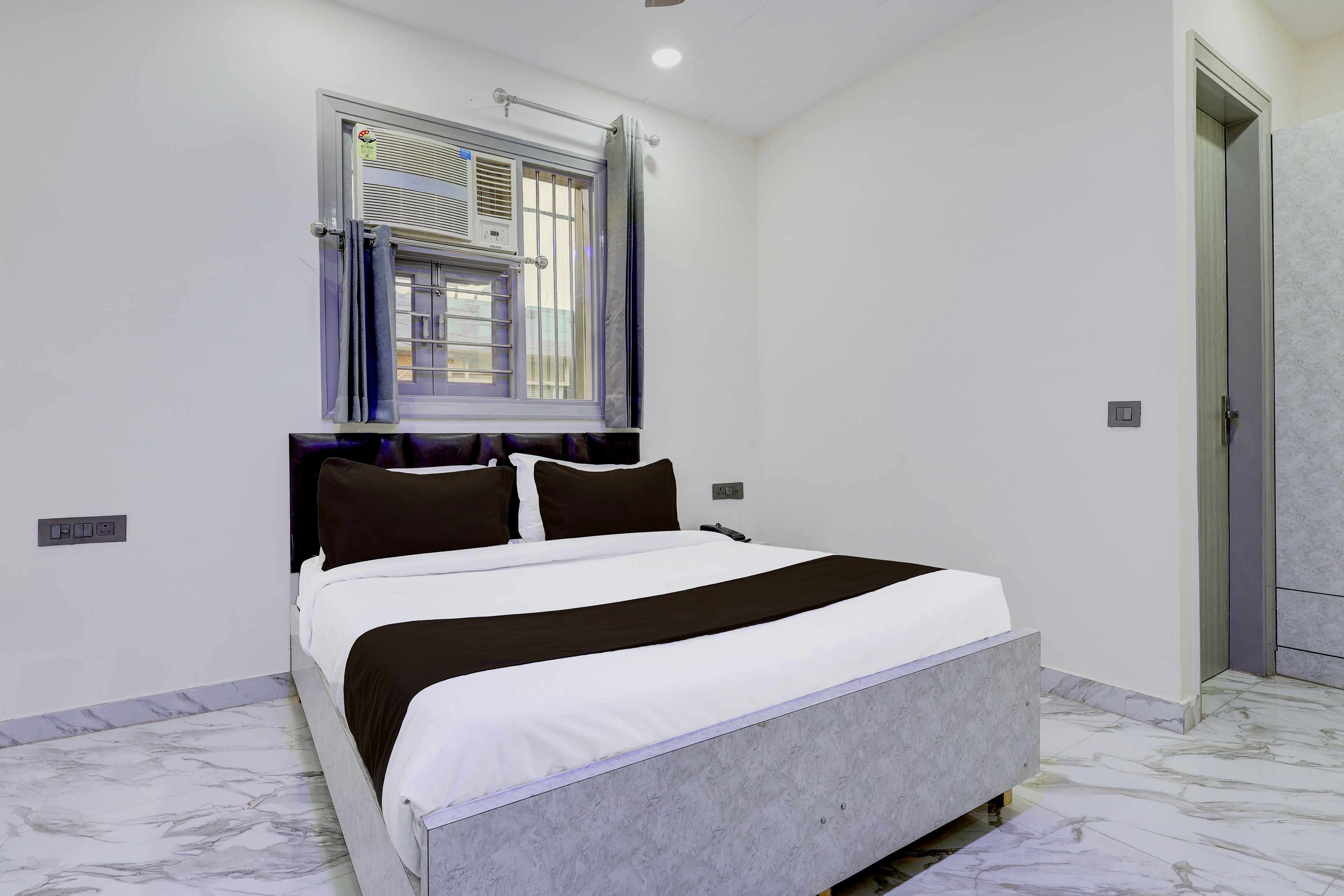 Super Collection O Rohini Sector 21 Formerly Shelter Inn 𝗕𝗢𝗢𝗞 Delhi Hotel