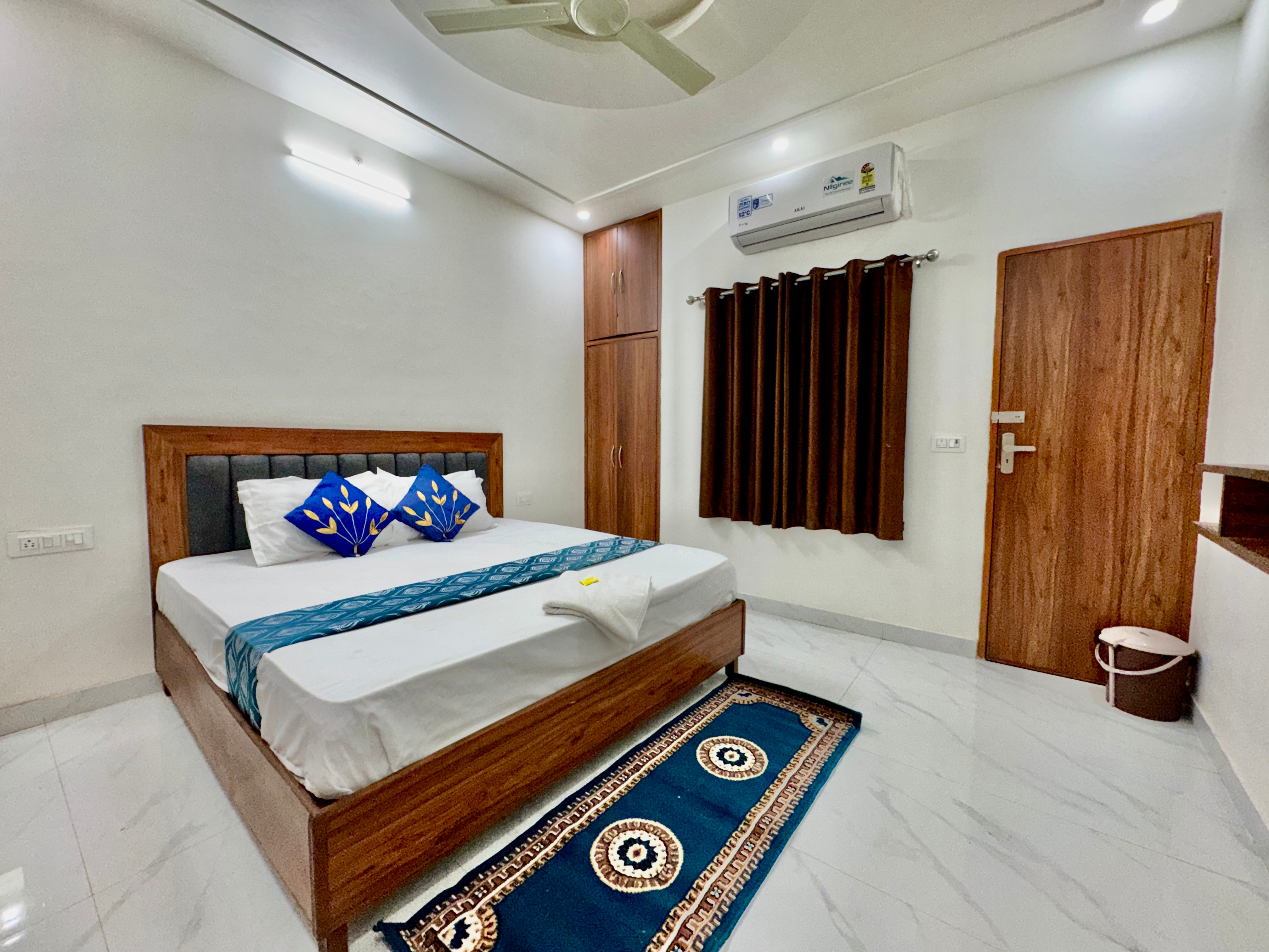 Shree Hanumat Kripa Dham 𝗕𝗢𝗢𝗞 Vrindavan Hotel