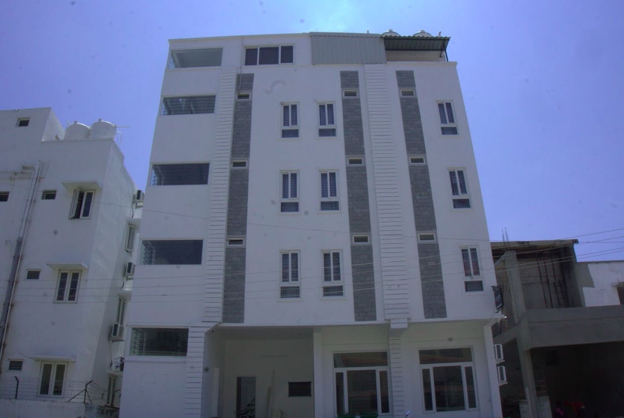 Z Express Paramount 𝗕𝗢𝗢𝗞 Chennai Hotel
