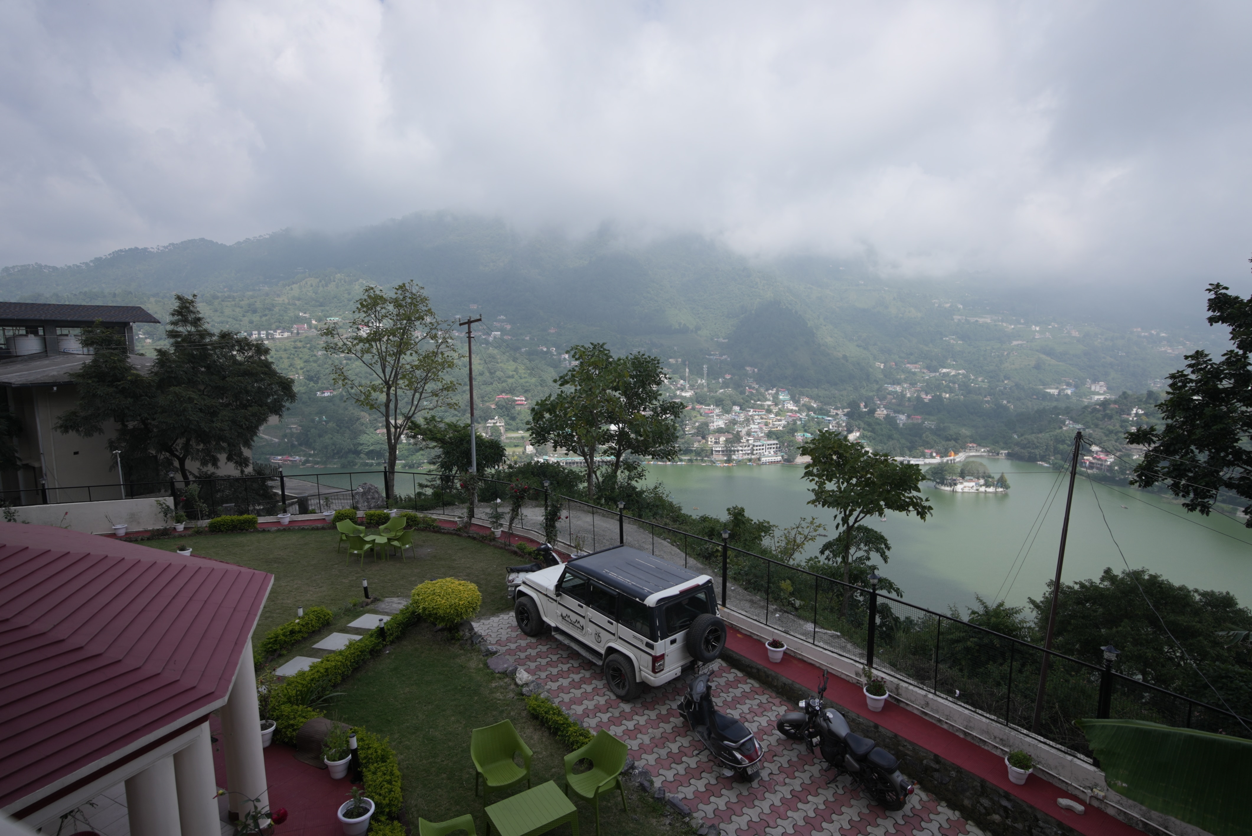 The Lake Hideout Lake View 𝗕𝗢𝗢𝗞 Bhimtal Homestay