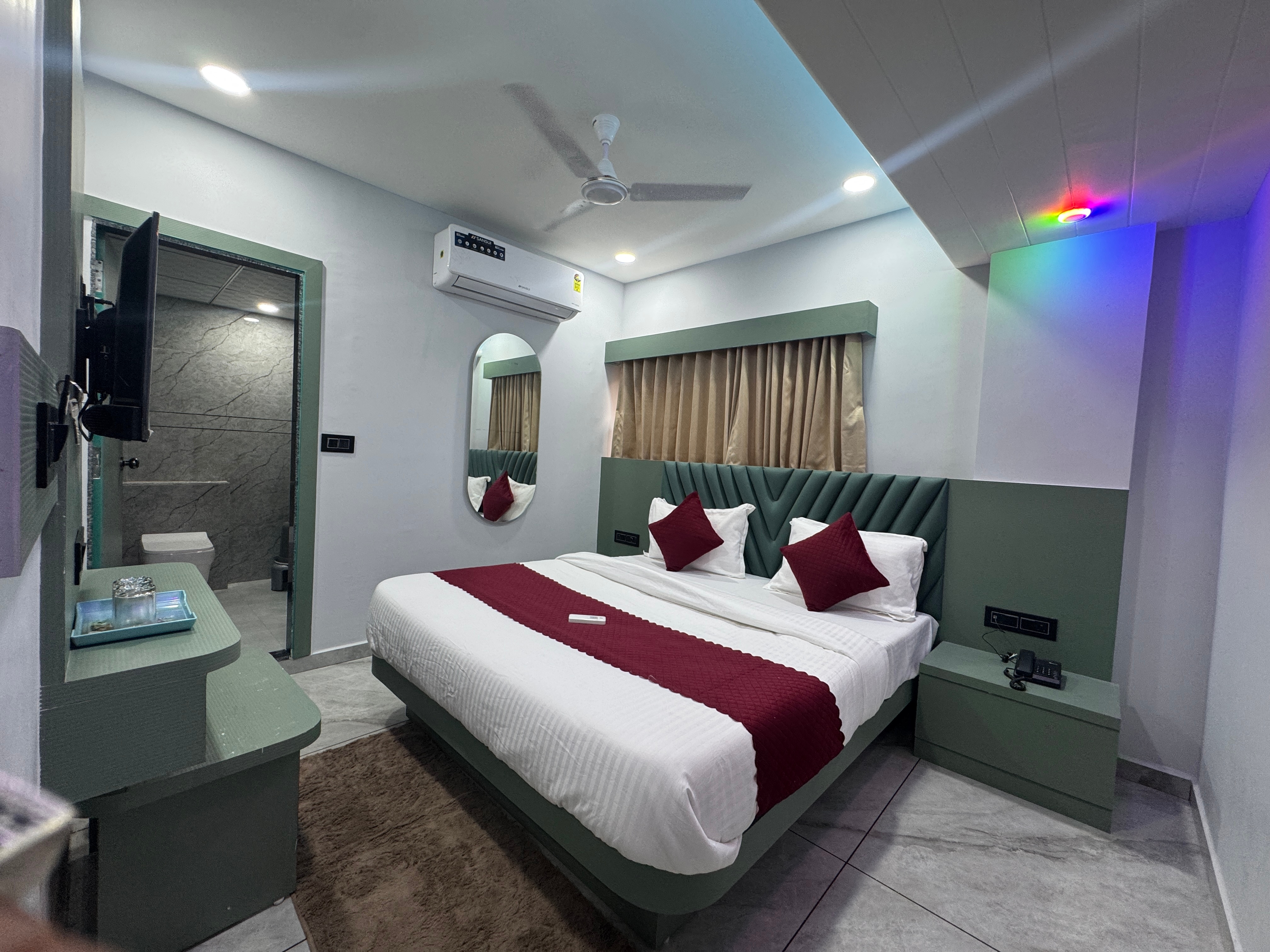 Hotel HR Prime 𝗕𝗢𝗢𝗞 Ahmedabad Hotel