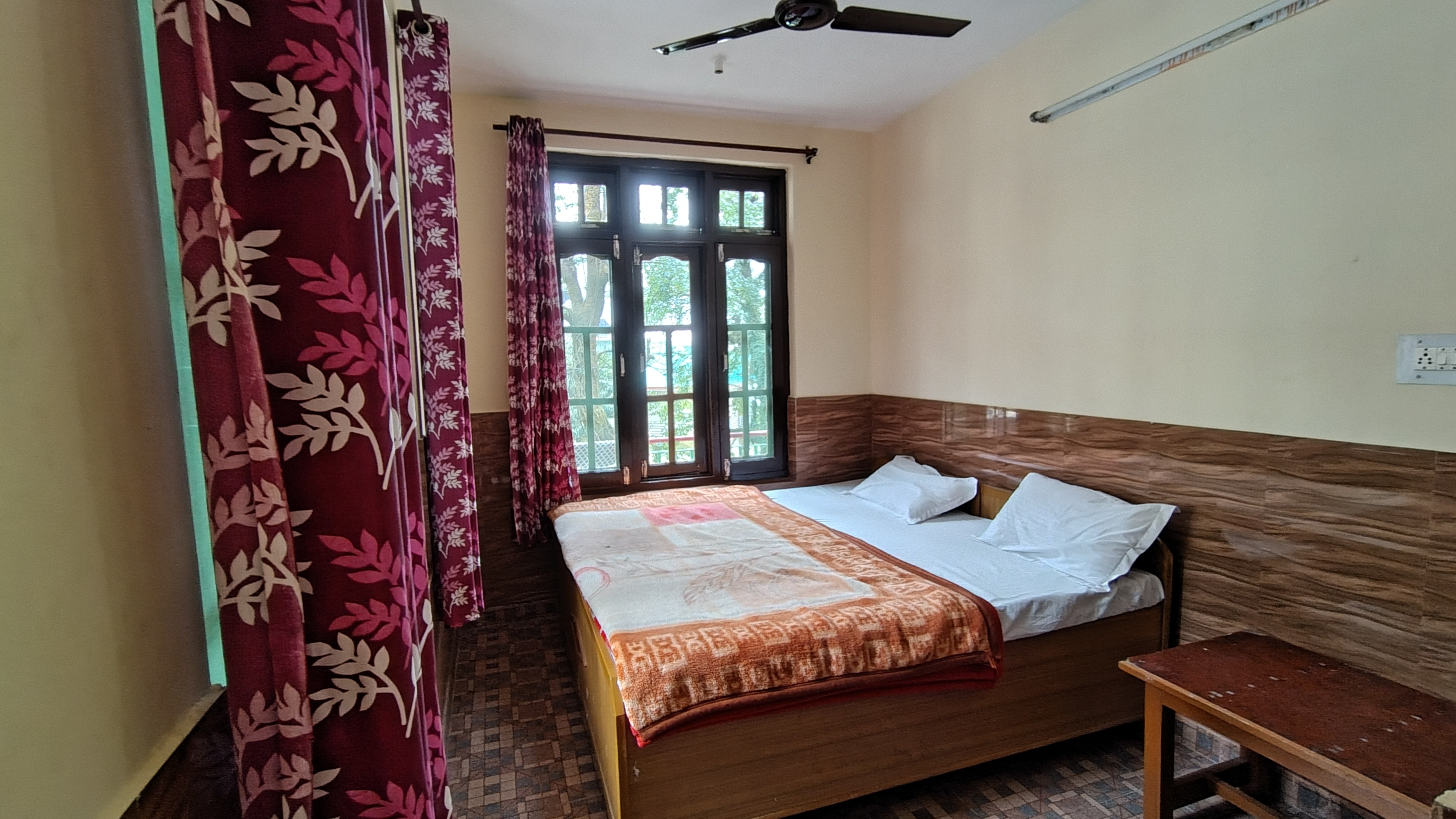 Private Room at Upper Bhagsunag 𝗕𝗢𝗢𝗞 Dharamshala Homestay