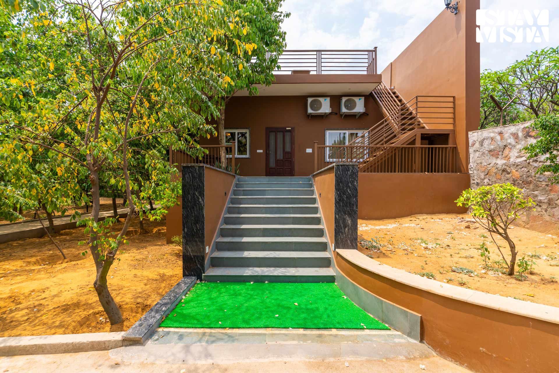 StayVista at Fig House @ Maple Farms 𝗕𝗢𝗢𝗞 Sohna Farm House