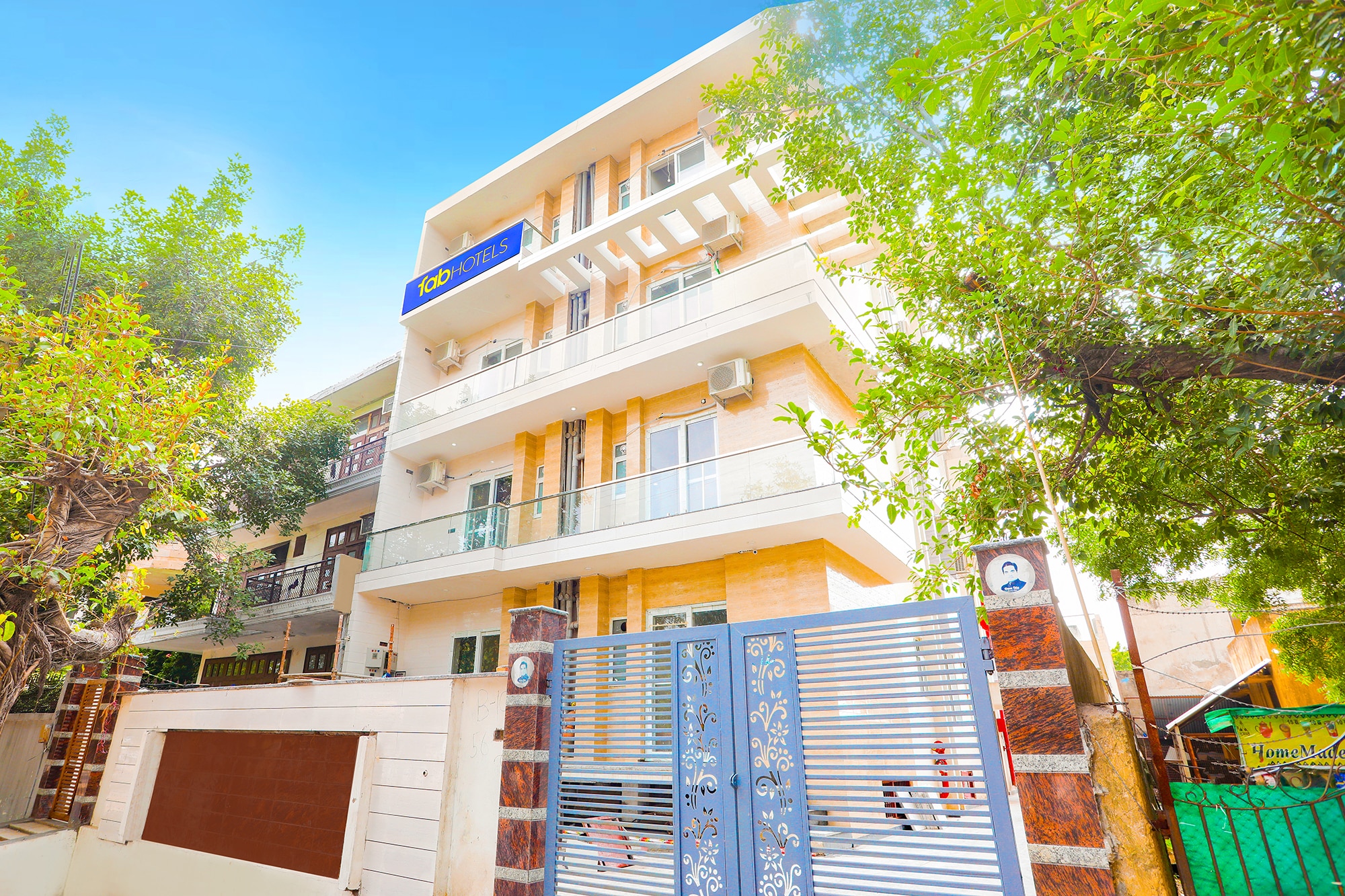 FabHotel Sunrise Sector 56 𝗕𝗢𝗢𝗞 Noida Hotel