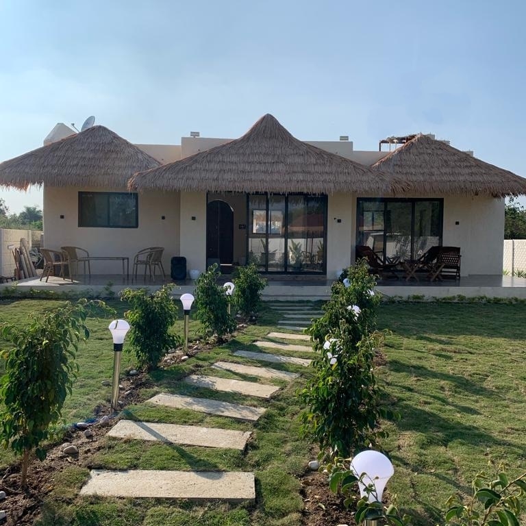Zuree beach house 𝗕𝗢𝗢𝗞 Kalmeshwar Farm House