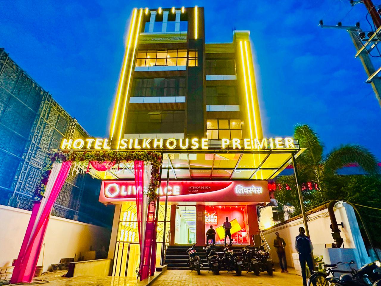 Hotel Silk House Premier 𝗕𝗢𝗢𝗞 Patna Hotel