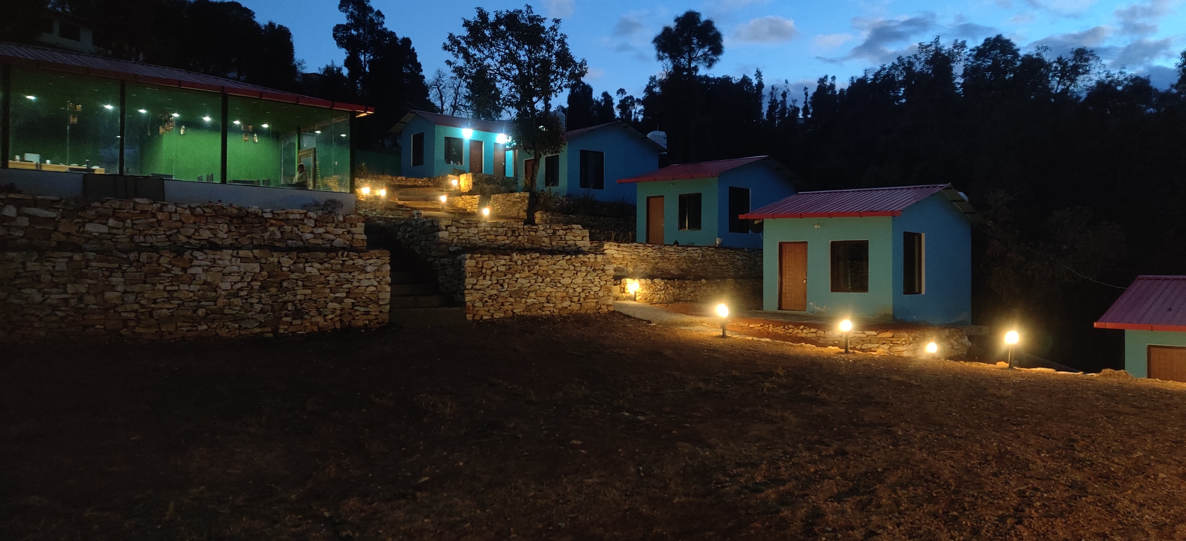 Anandi hotel 𝗕𝗢𝗢𝗞 Chaukori Hotel