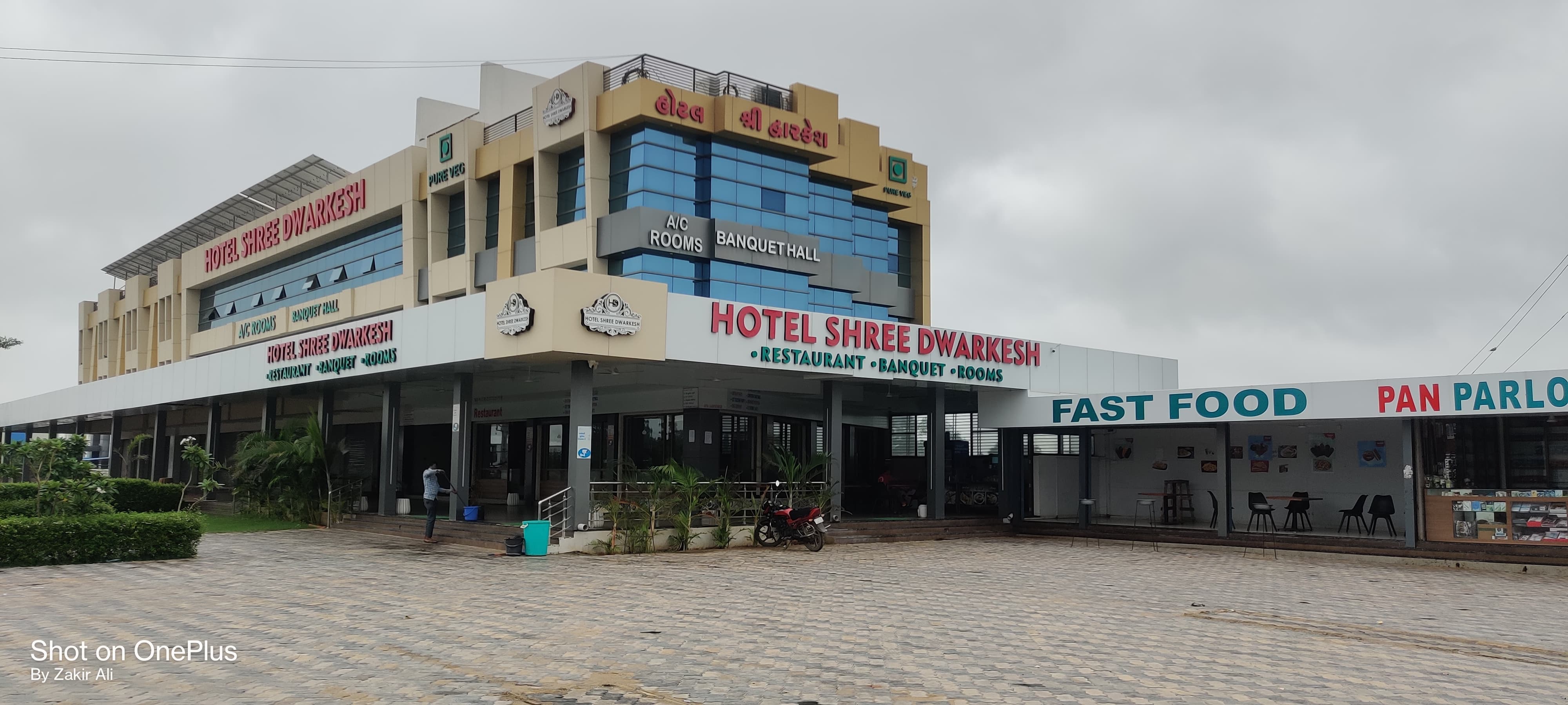 Hotel Shree Dwarkesh 𝗕𝗢𝗢𝗞 Dhanera Hotel