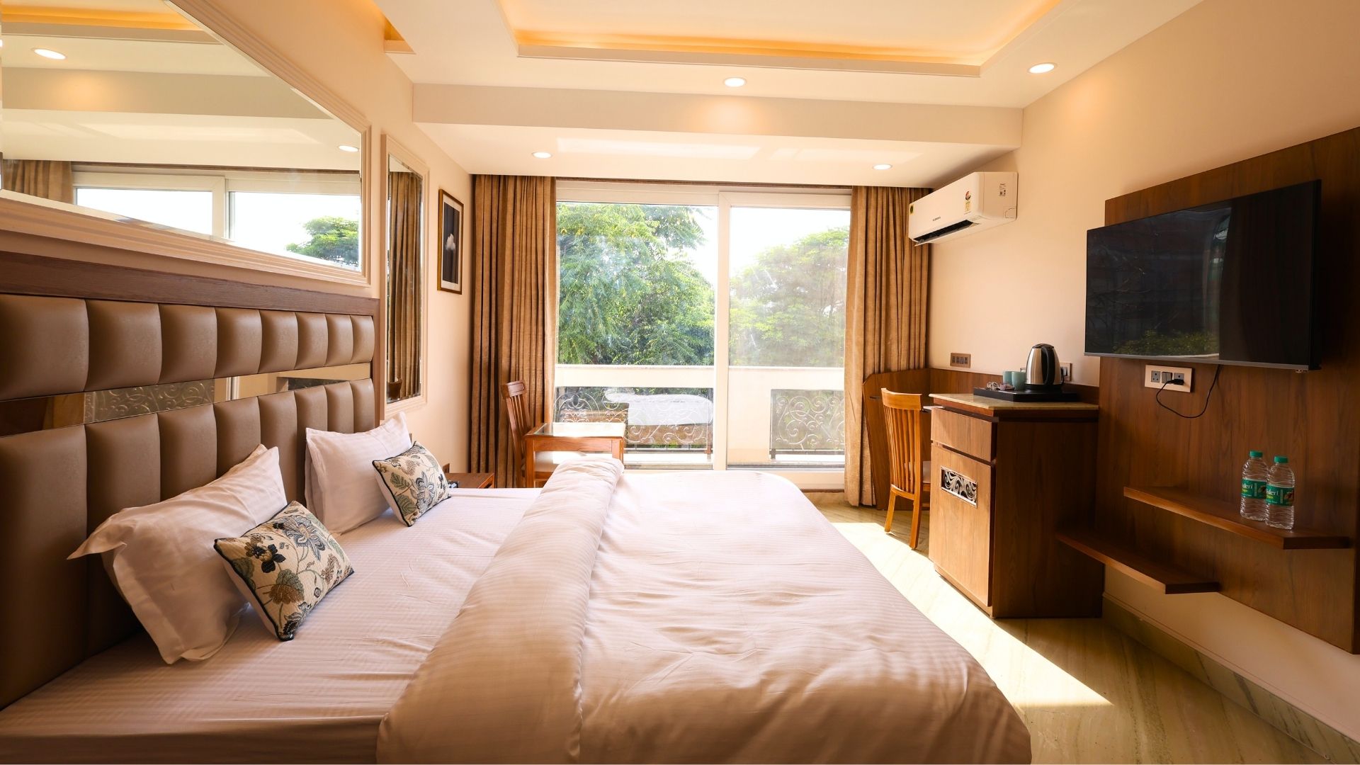 Rooms of FlxHo Horizon ONE Luxury Hotel & Residences | Golf Course Rd ...