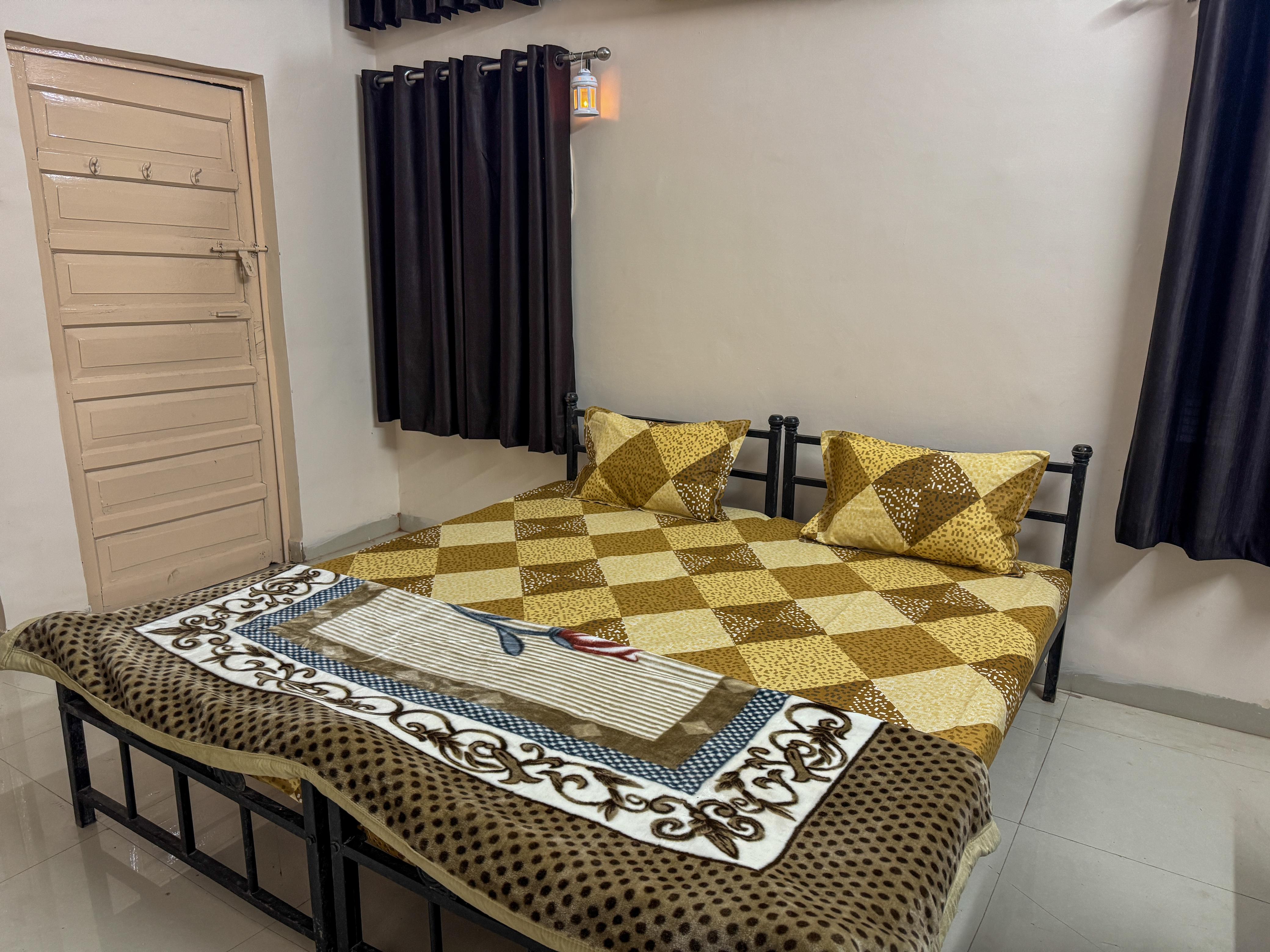 Cozy Corner 200mts from Allahabad Junction 𝗕𝗢𝗢𝗞 Prayagraj Apartment