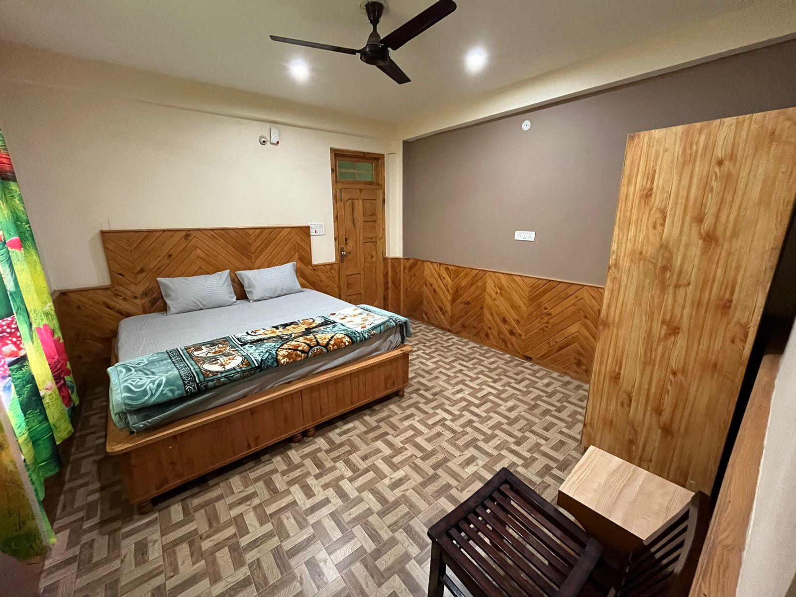 Devdaar valley view | Rooms n Restaurant 𝗕𝗢𝗢𝗞 Kasol Homestay