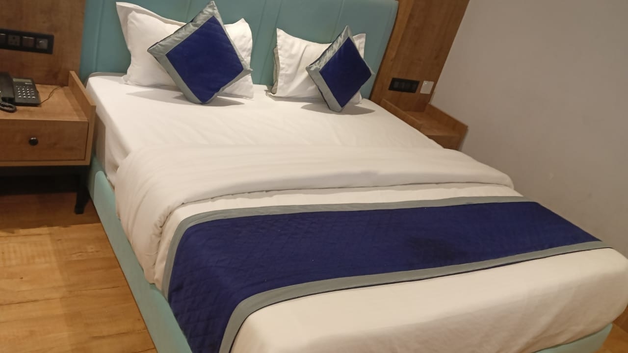 Hotel Sky Inn 𝗕𝗢𝗢𝗞 Lucknow Hotel