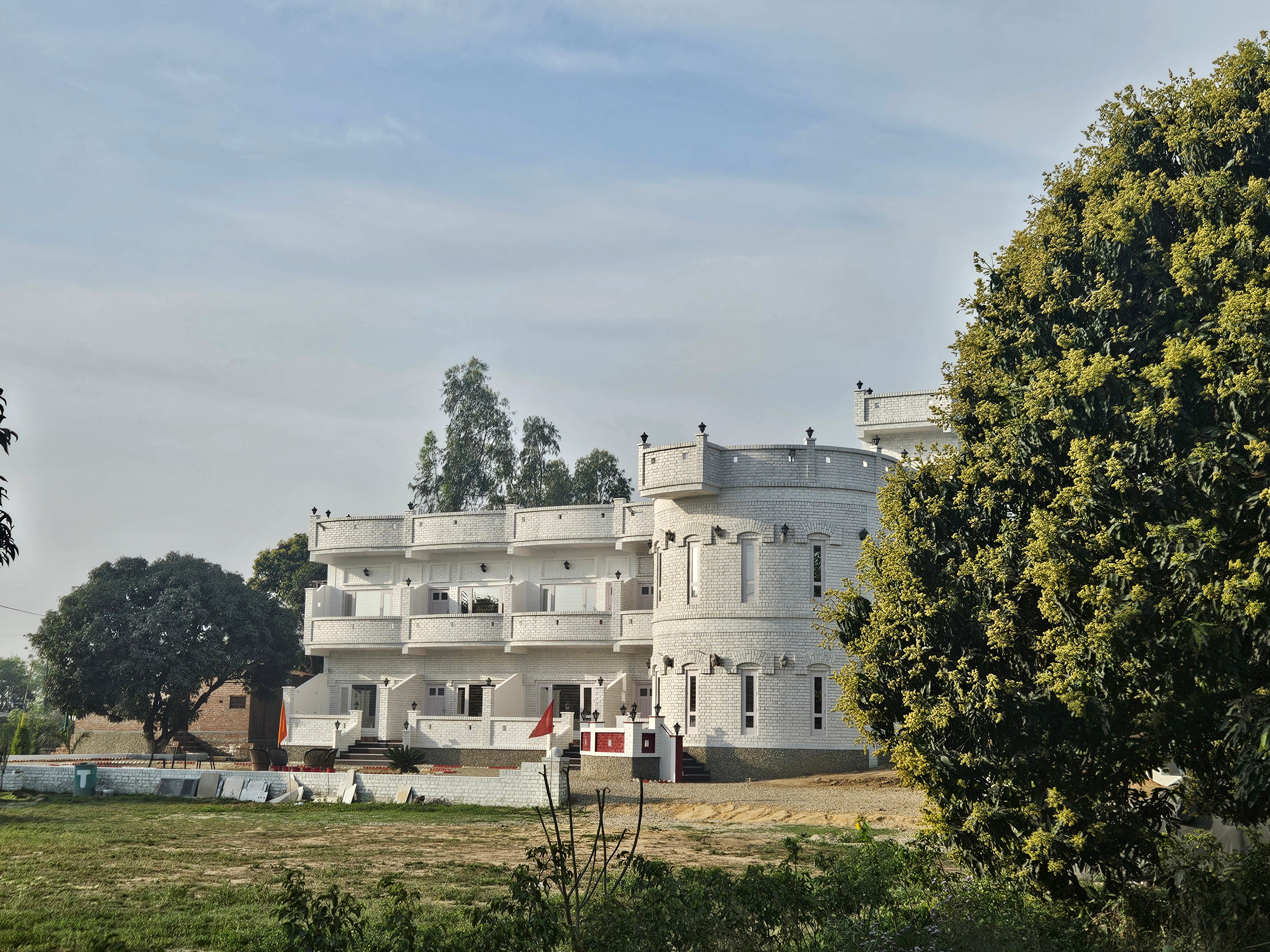Jairaj Ecostay(1.5 km from Shamli Bus Stand) 𝗕𝗢𝗢𝗞 Shamli Resort