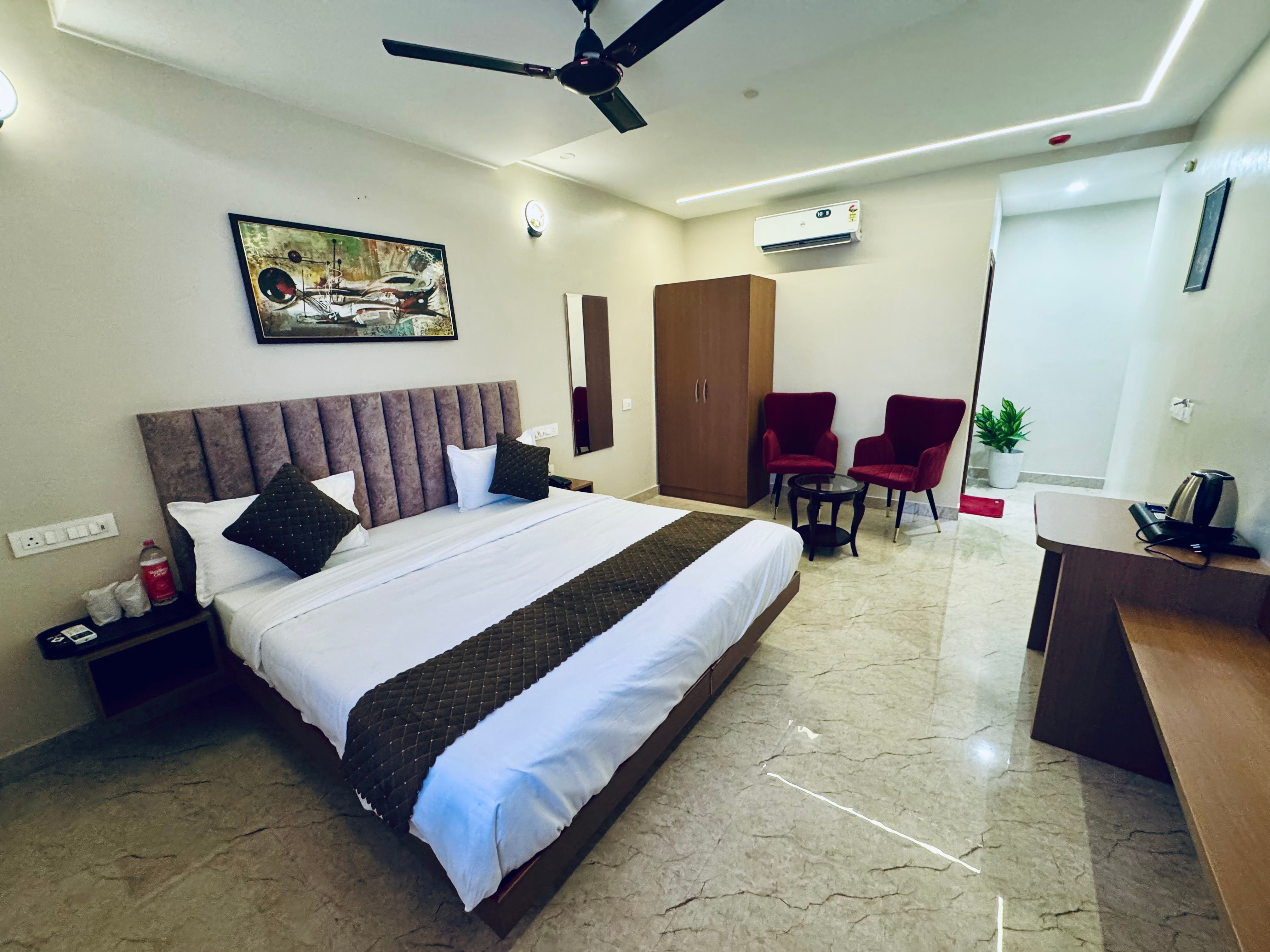 Hotel The Rivanta Near Airport Road Mohali Zirakpur Chandigarh 𝗕𝗢𝗢𝗞 ...