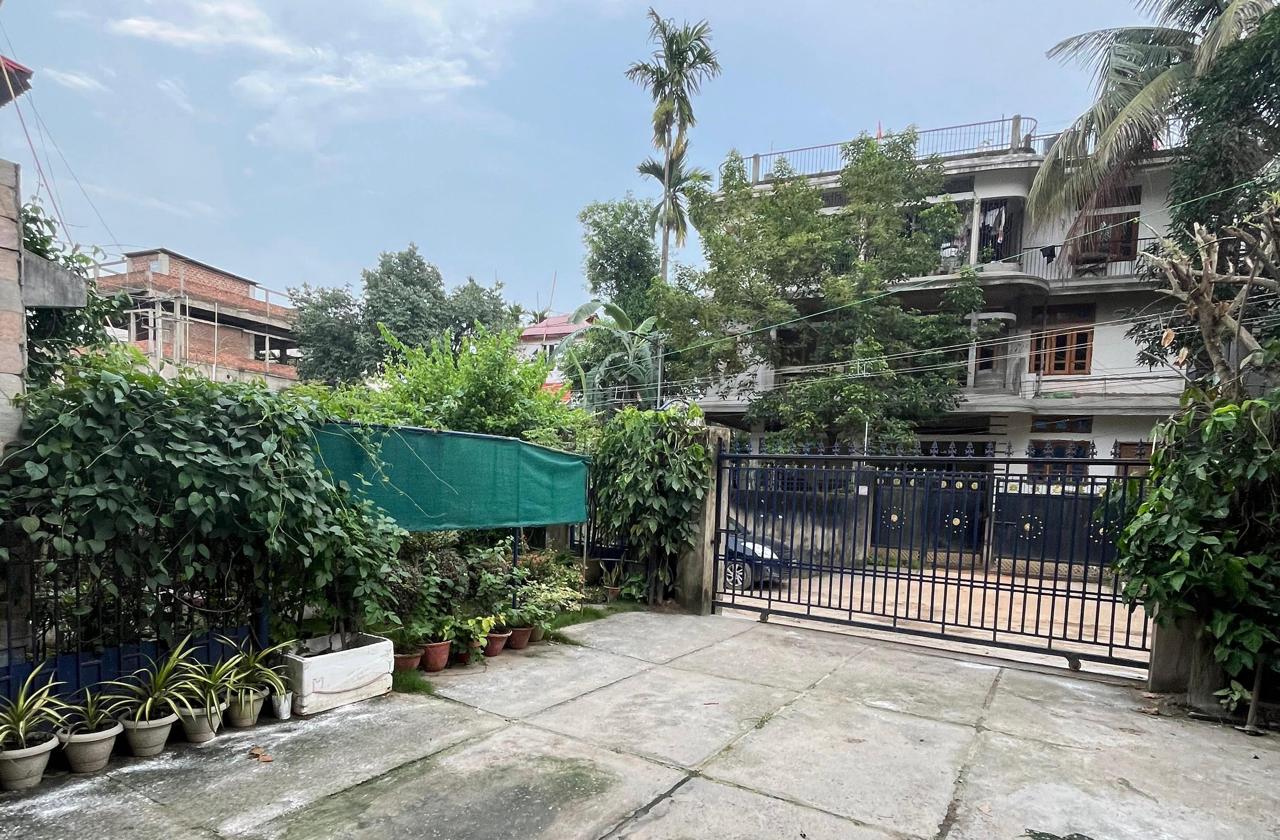 Homestay 32 | One Bed Room Condo | 500m From GNRC 𝗕𝗢𝗢𝗞 Guwahati Apartment