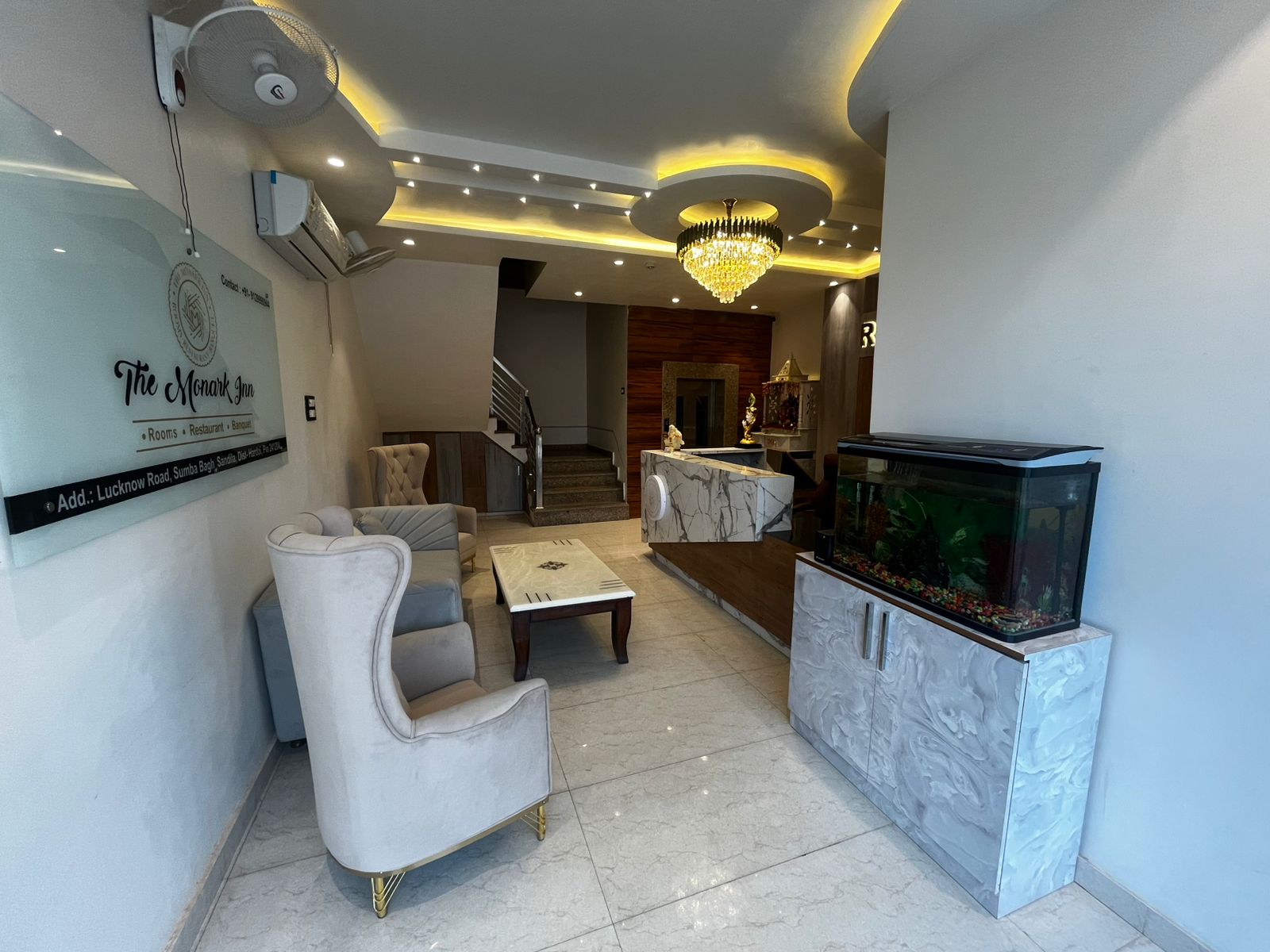 TheMonark Inn 𝗕𝗢𝗢𝗞 Sandila, Uttar Pradesh Villa