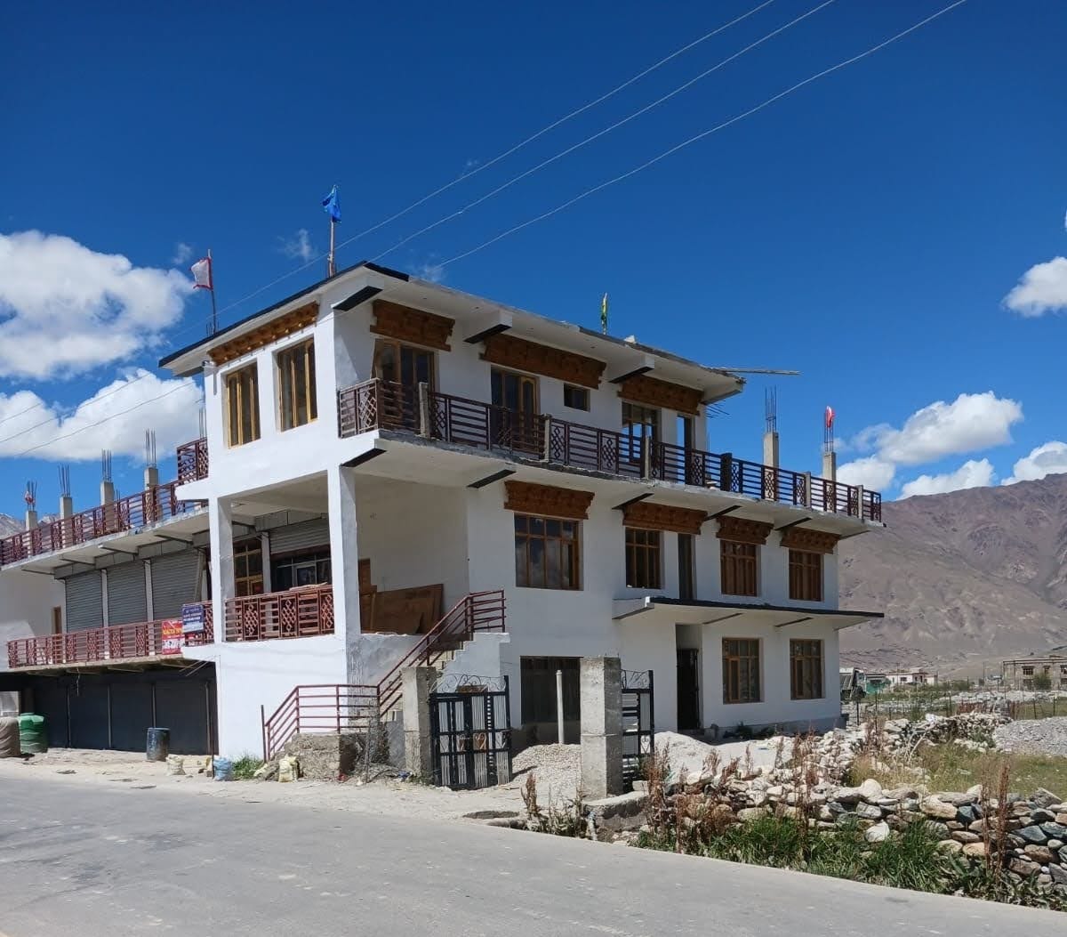 Tashi Khangsar 𝗕𝗢𝗢𝗞 Kargil ${hd_property_type_token}