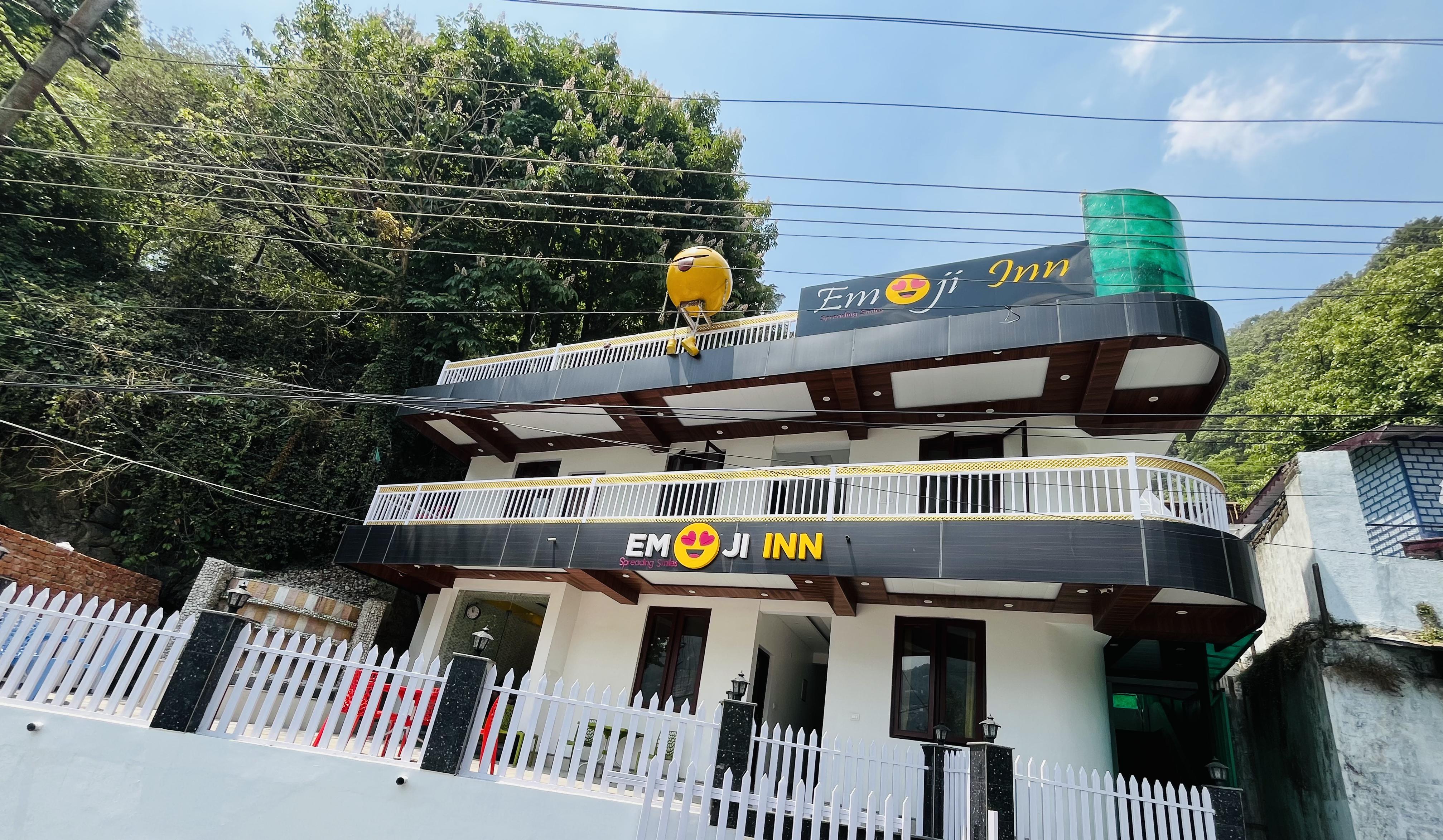 Hotel Emoji Inn Nainital 𝗕𝗢𝗢𝗞 Nainital Hotel
