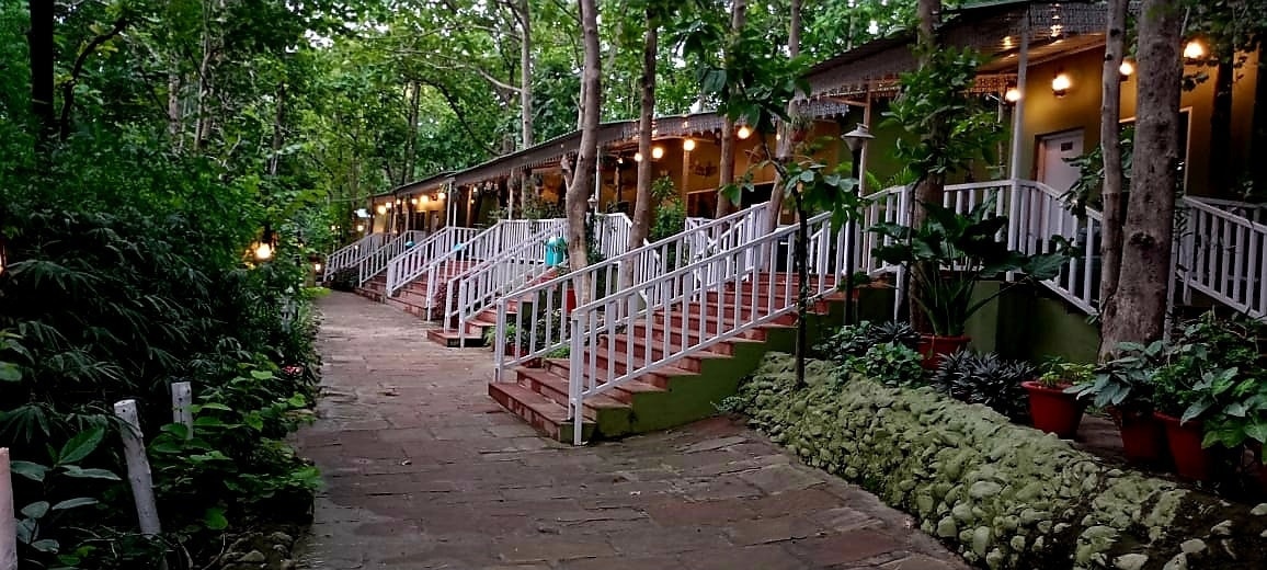Ratapani Jungle Lodge 𝗕𝗢𝗢𝗞 Ichhawar Hotel