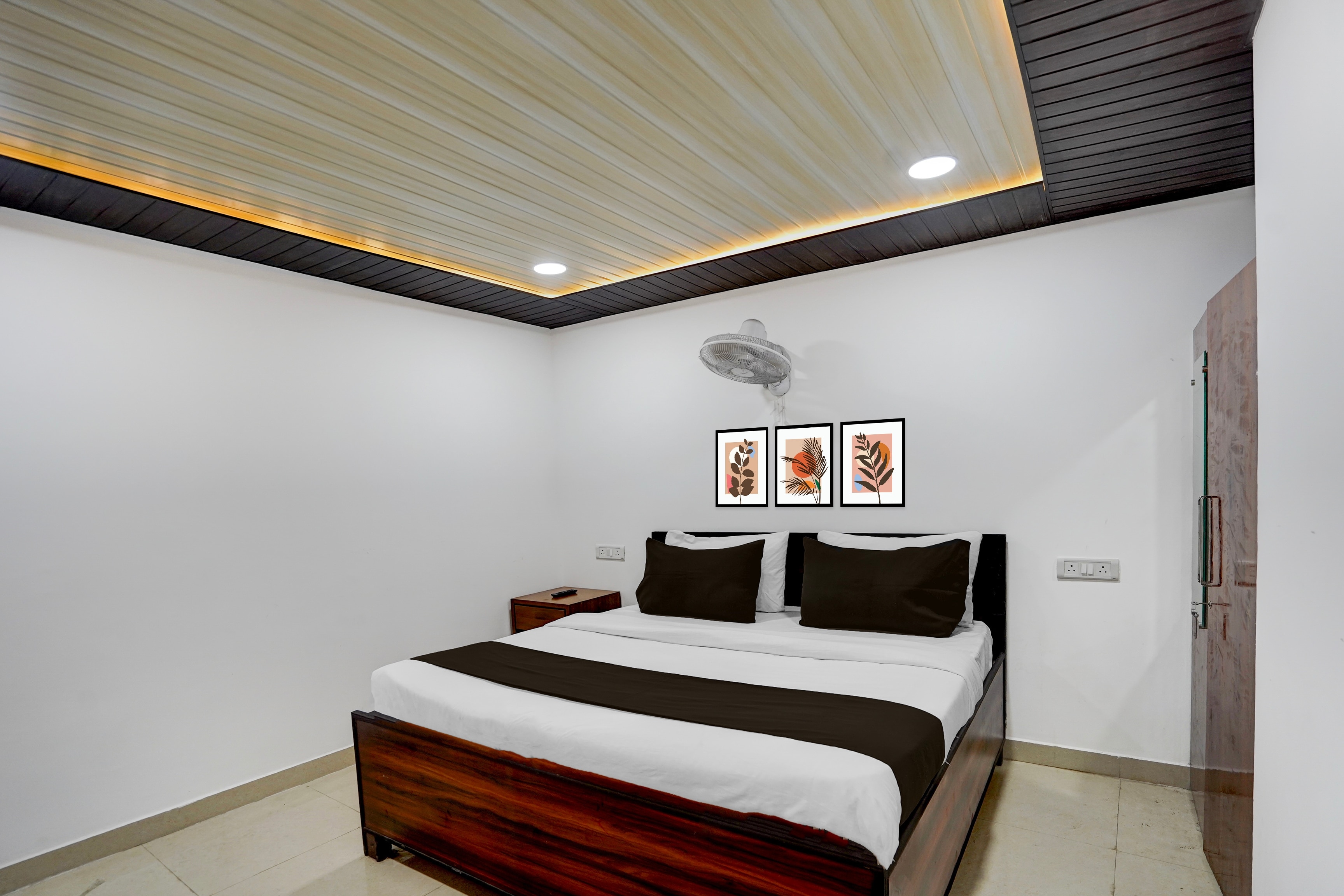 Hotel O Yatra Inn 𝗕𝗢𝗢𝗞 Noida