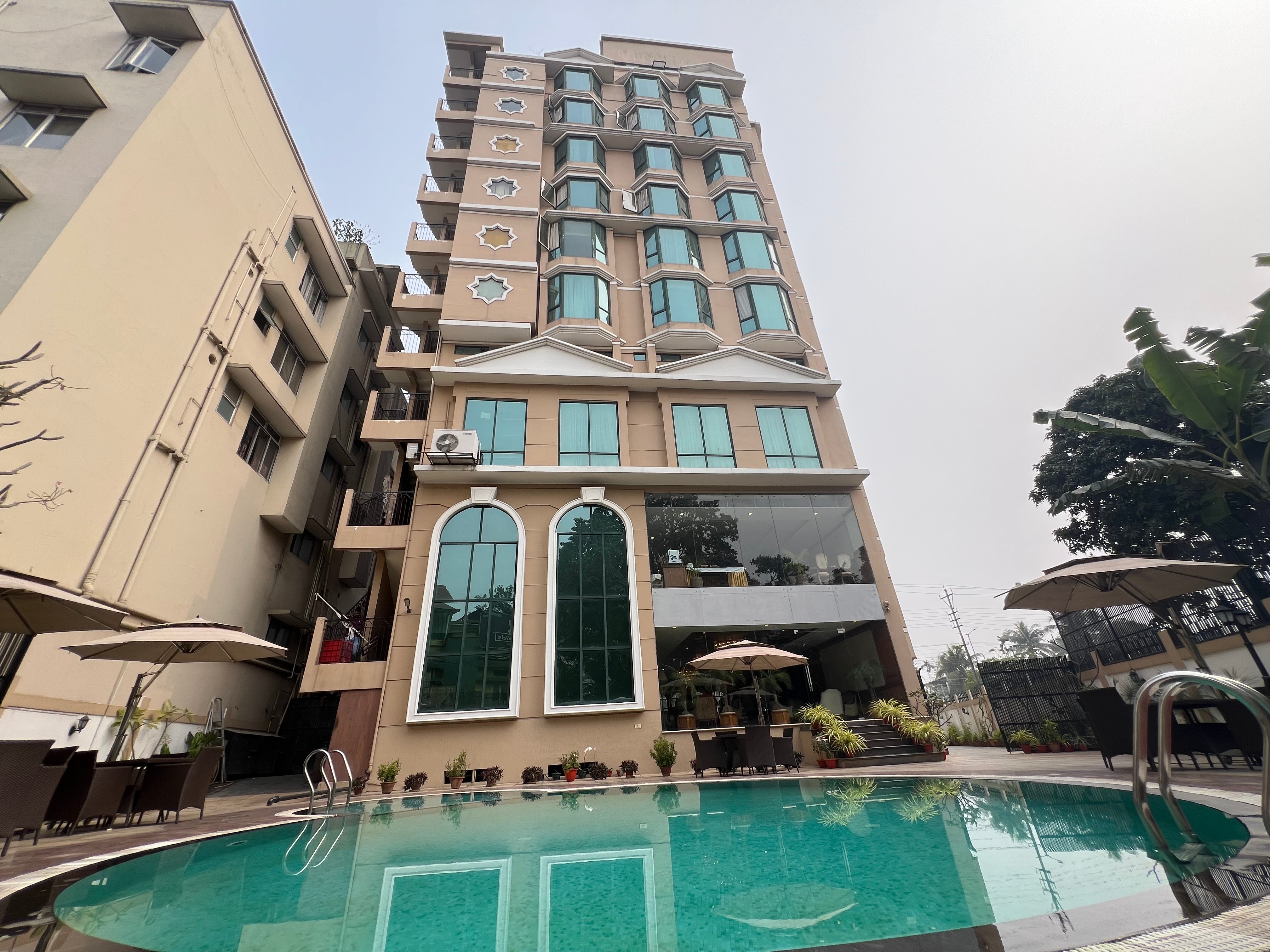 Hotel Royale De Casa 𝗕𝗢𝗢𝗞 Guwahati Hotel