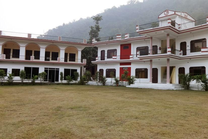 Palm Holiday and Resort 𝗕𝗢𝗢𝗞 Rishikesh Hotel