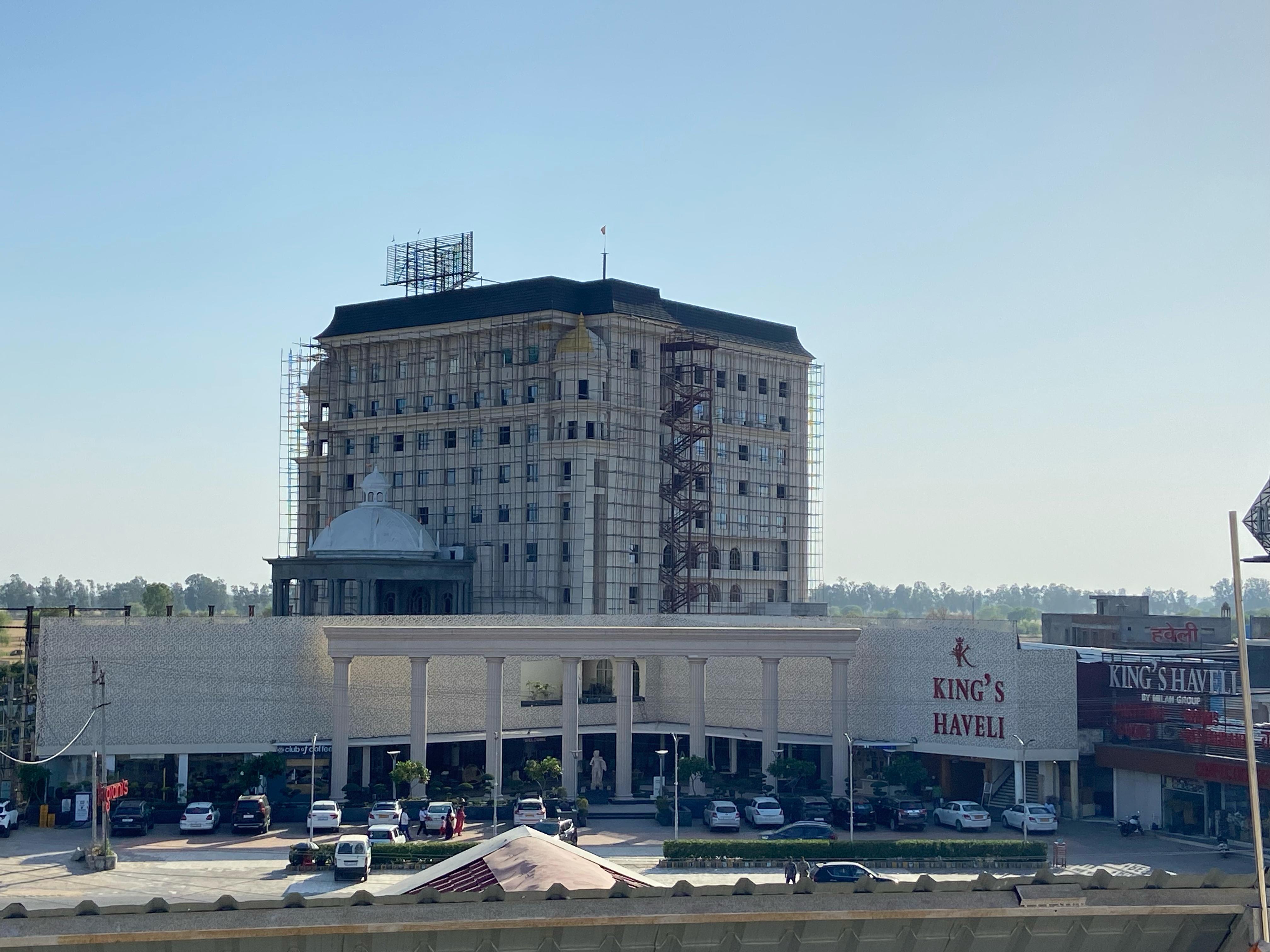 KING'S HAVELI 𝗕𝗢𝗢𝗞 Rohtak Hotel