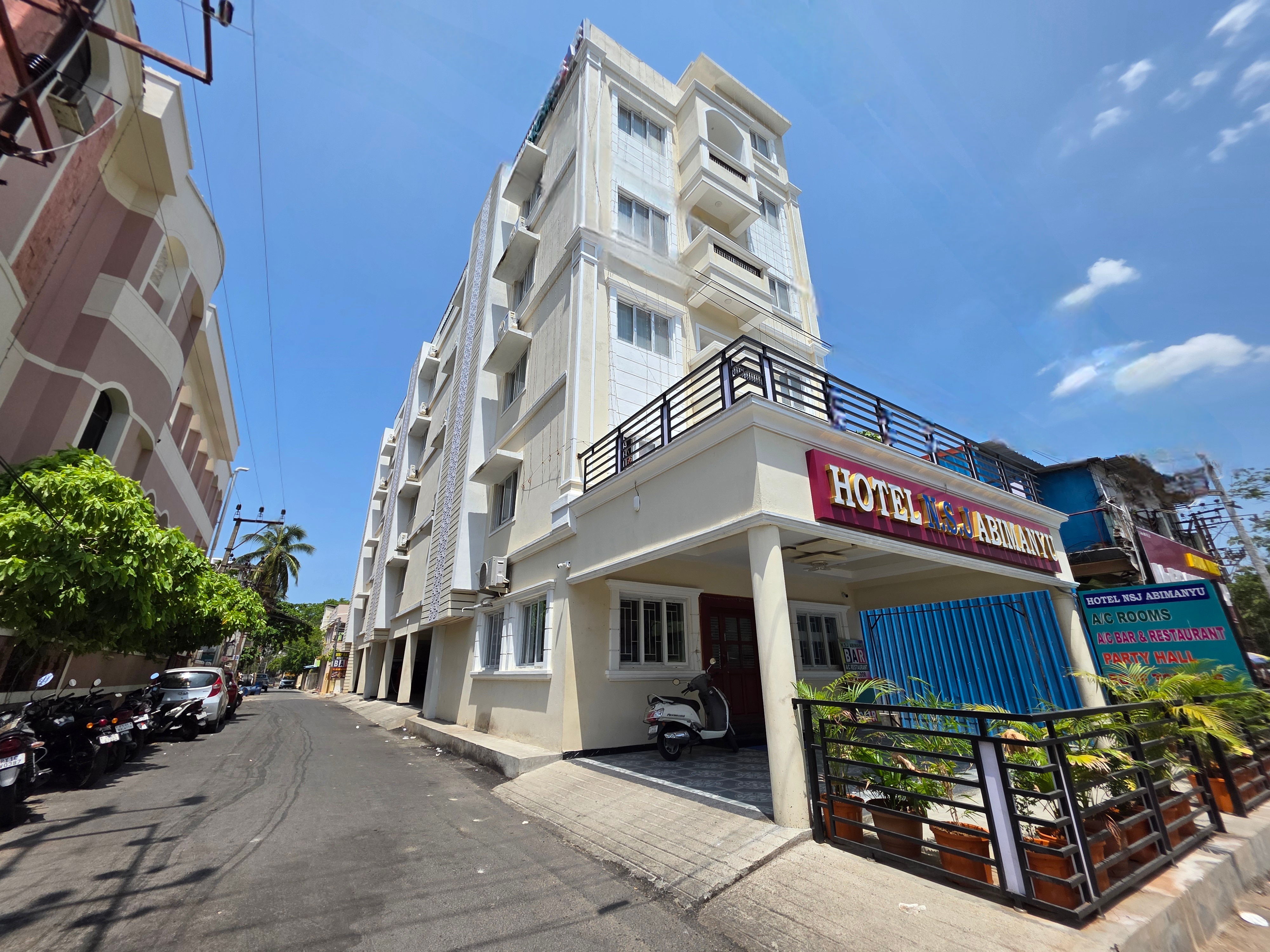 Hotel NSJ Abimanyu 𝗕𝗢𝗢𝗞 Pondicherry Hotel