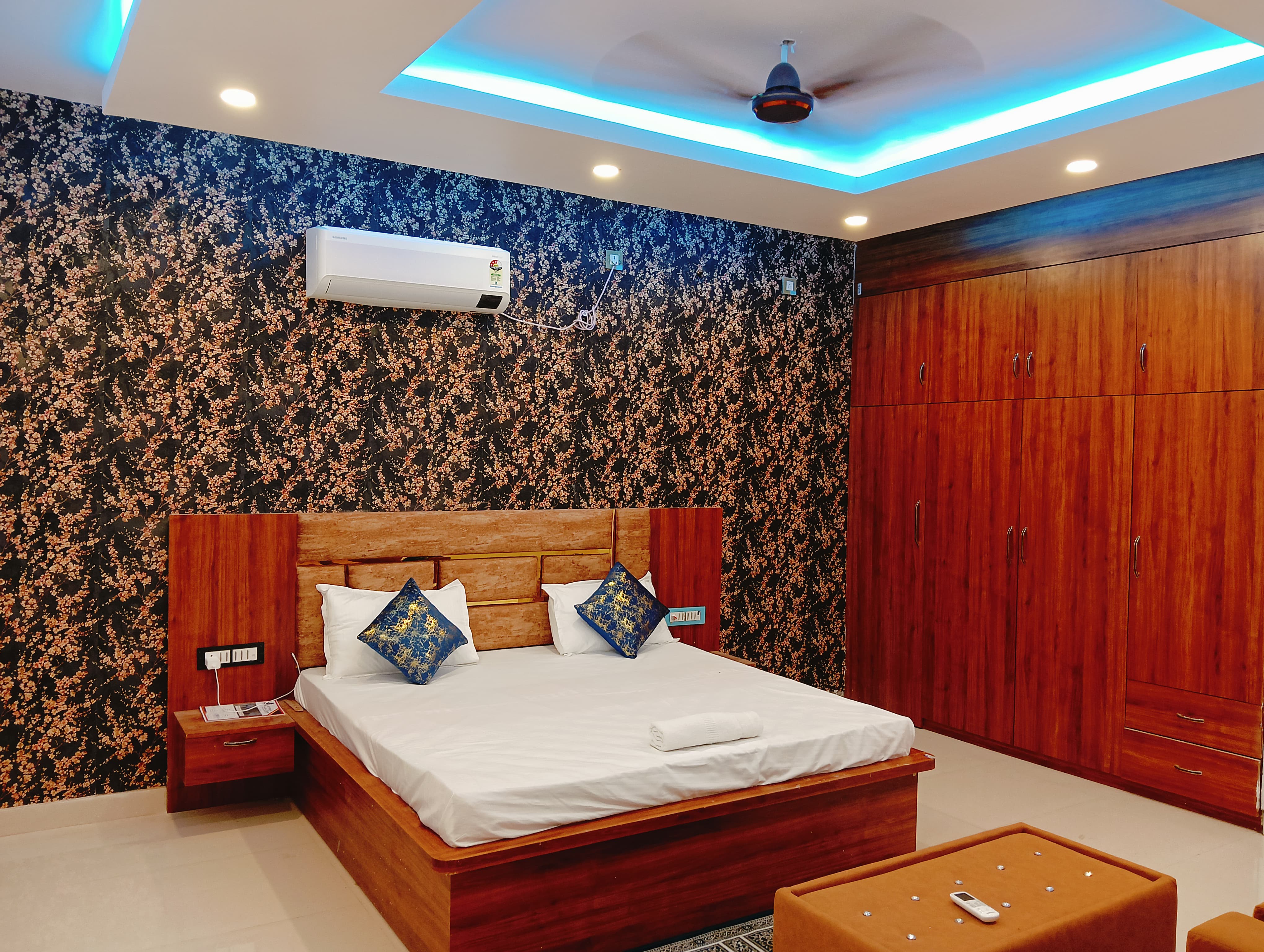 Hotel Dev Krishna 𝗕𝗢𝗢𝗞 Etawah Hotel