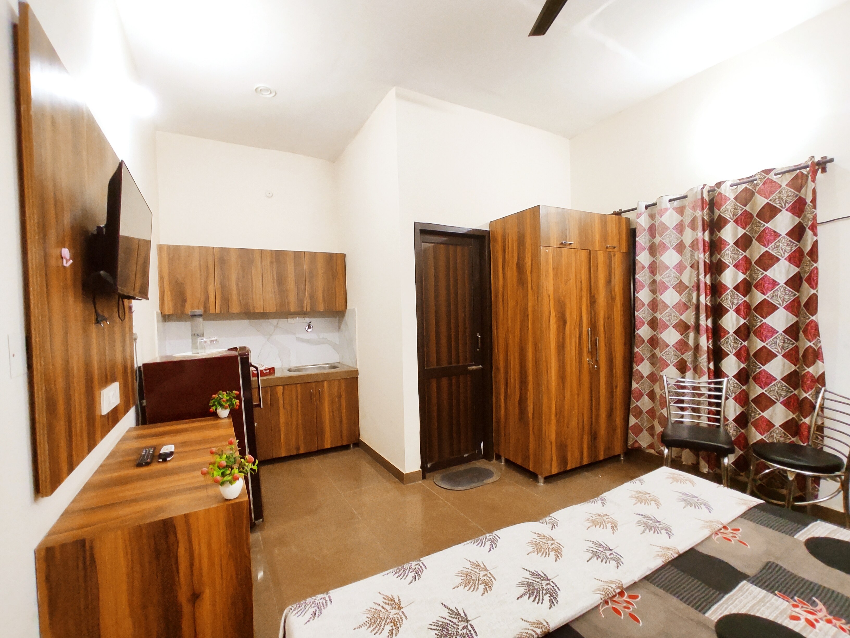 SYL HOTEL IV Four 𝗕𝗢𝗢𝗞 Phagwara Homestay