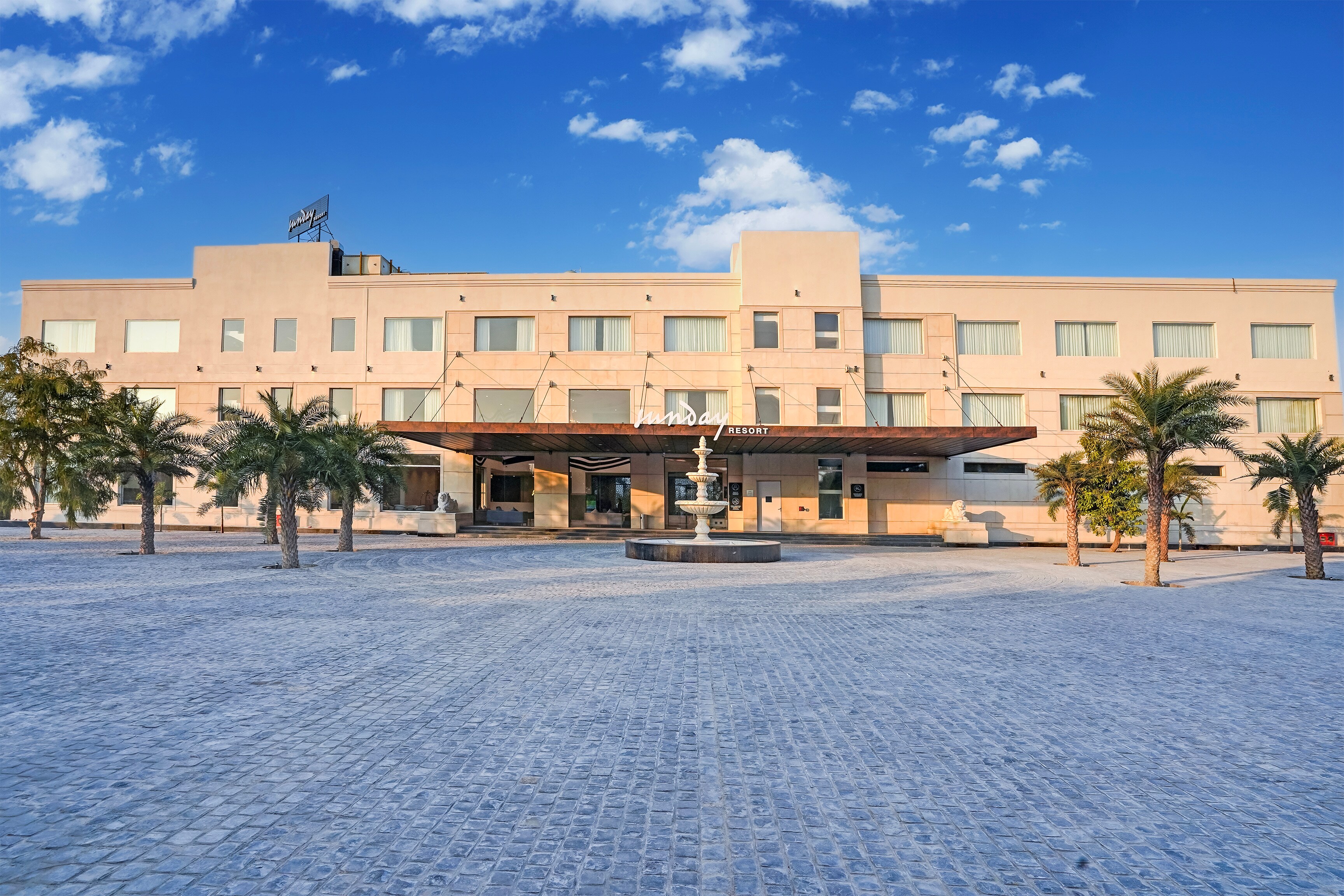 Sunday Hotels and Resort Gurgaon 𝗕𝗢𝗢𝗞 Manesar Hotel