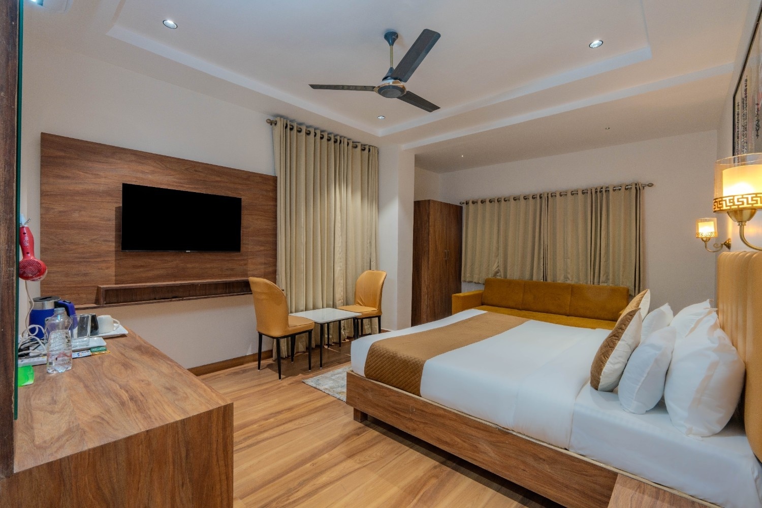 Hotel TGR 𝗕𝗢𝗢𝗞 Chikhli, Gujarat Hotel