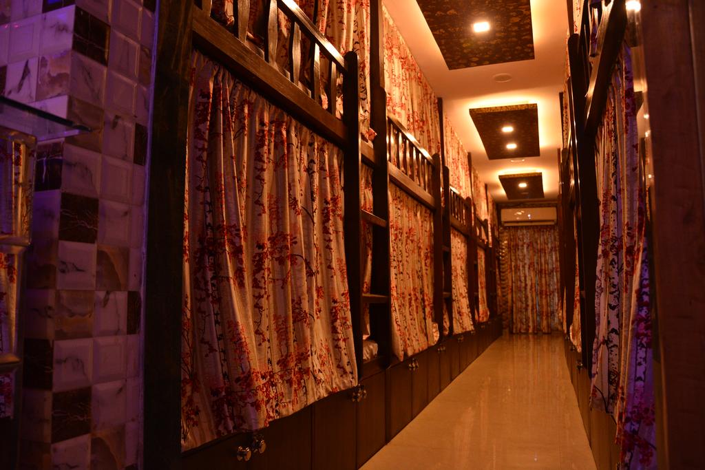 New Metro Inn Dormitory 𝗕𝗢𝗢𝗞 Mumbai Hostel