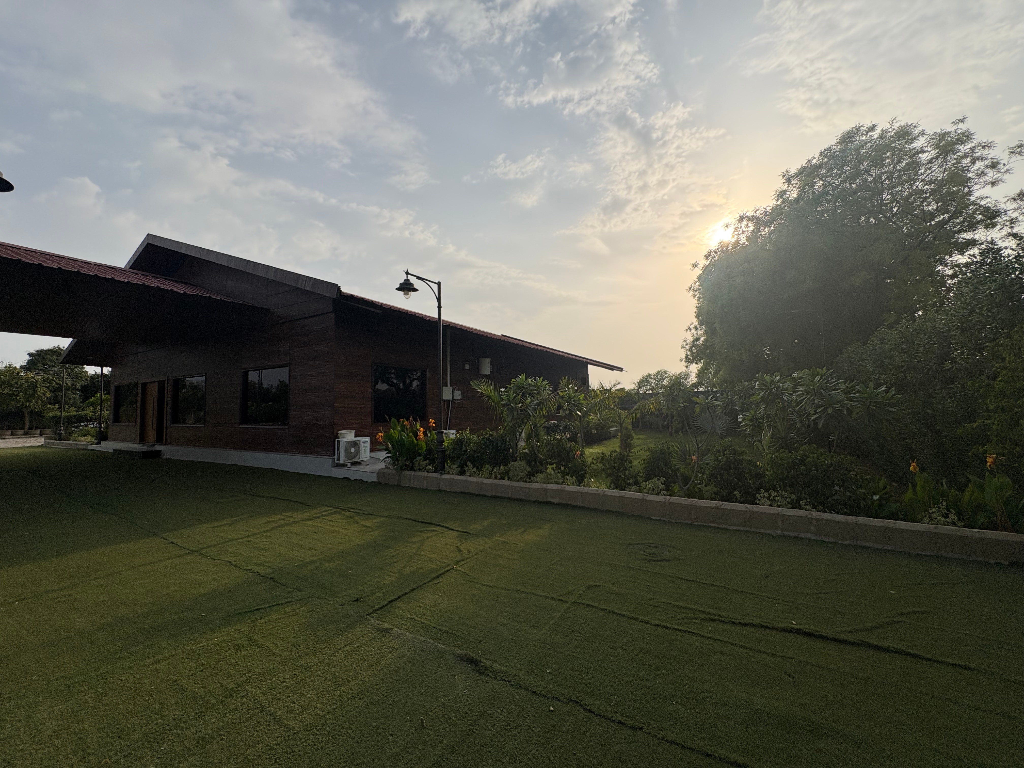The Greenwood Farm And Lawn -Bijwasan I New Delhi 𝗕𝗢𝗢𝗞 Delhi Farm House