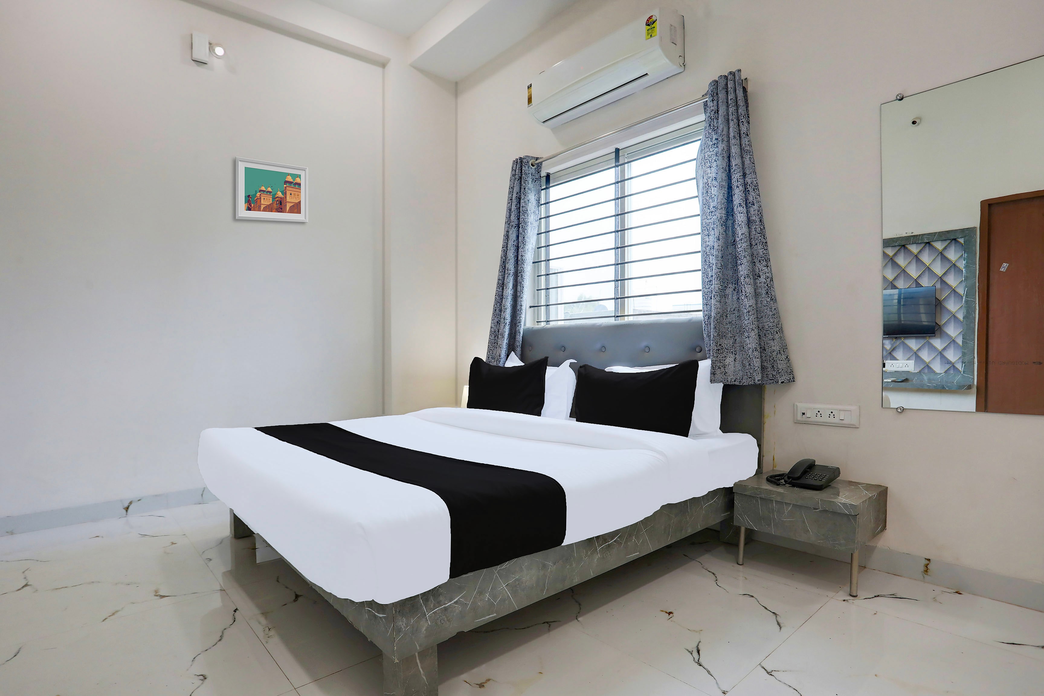 Hotel O Panchvati 𝗕𝗢𝗢𝗞 Indore Hotel