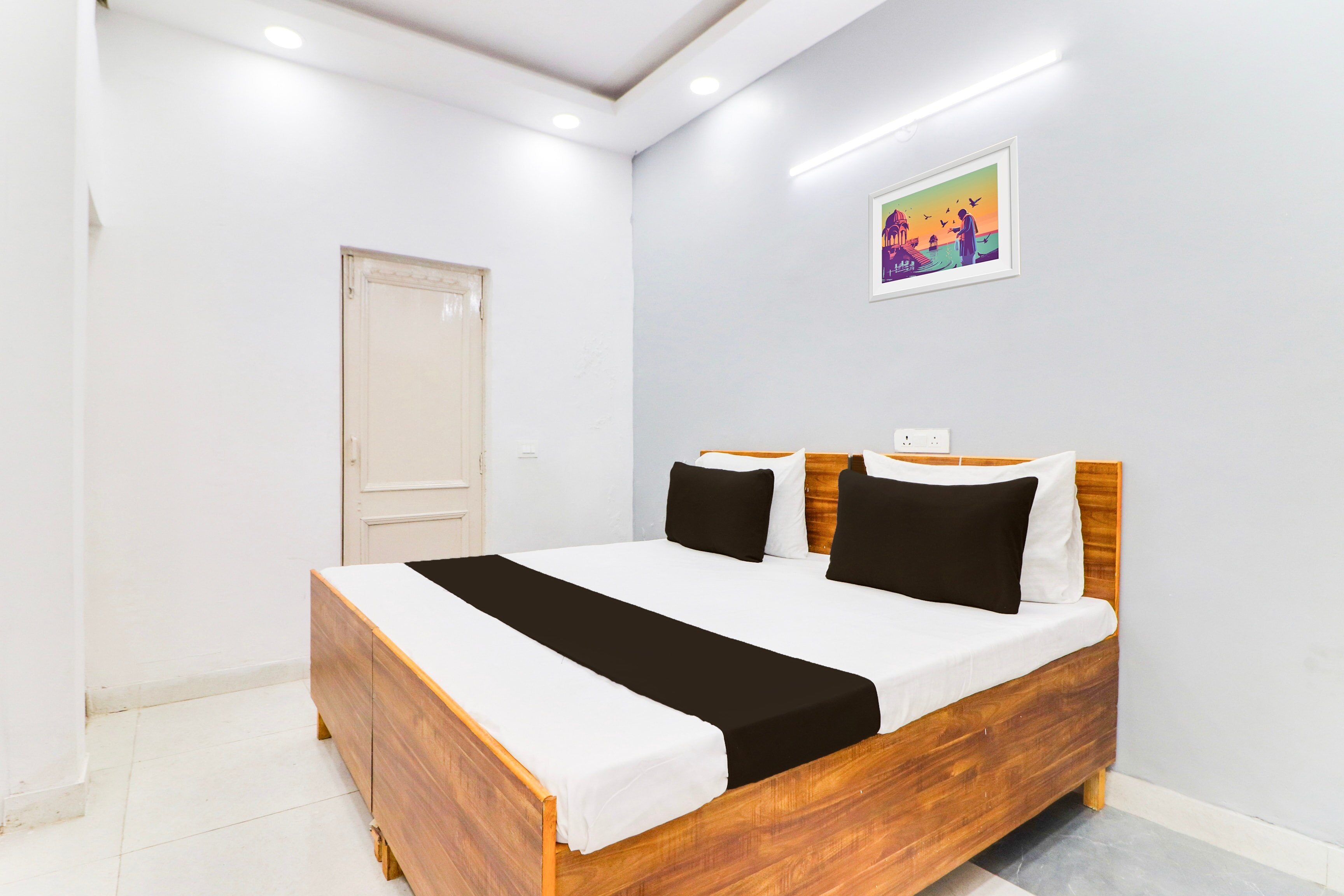 Hotel O Shine Inn Govind Puri Metro Station Delhi - Reviews, Photos & Offer