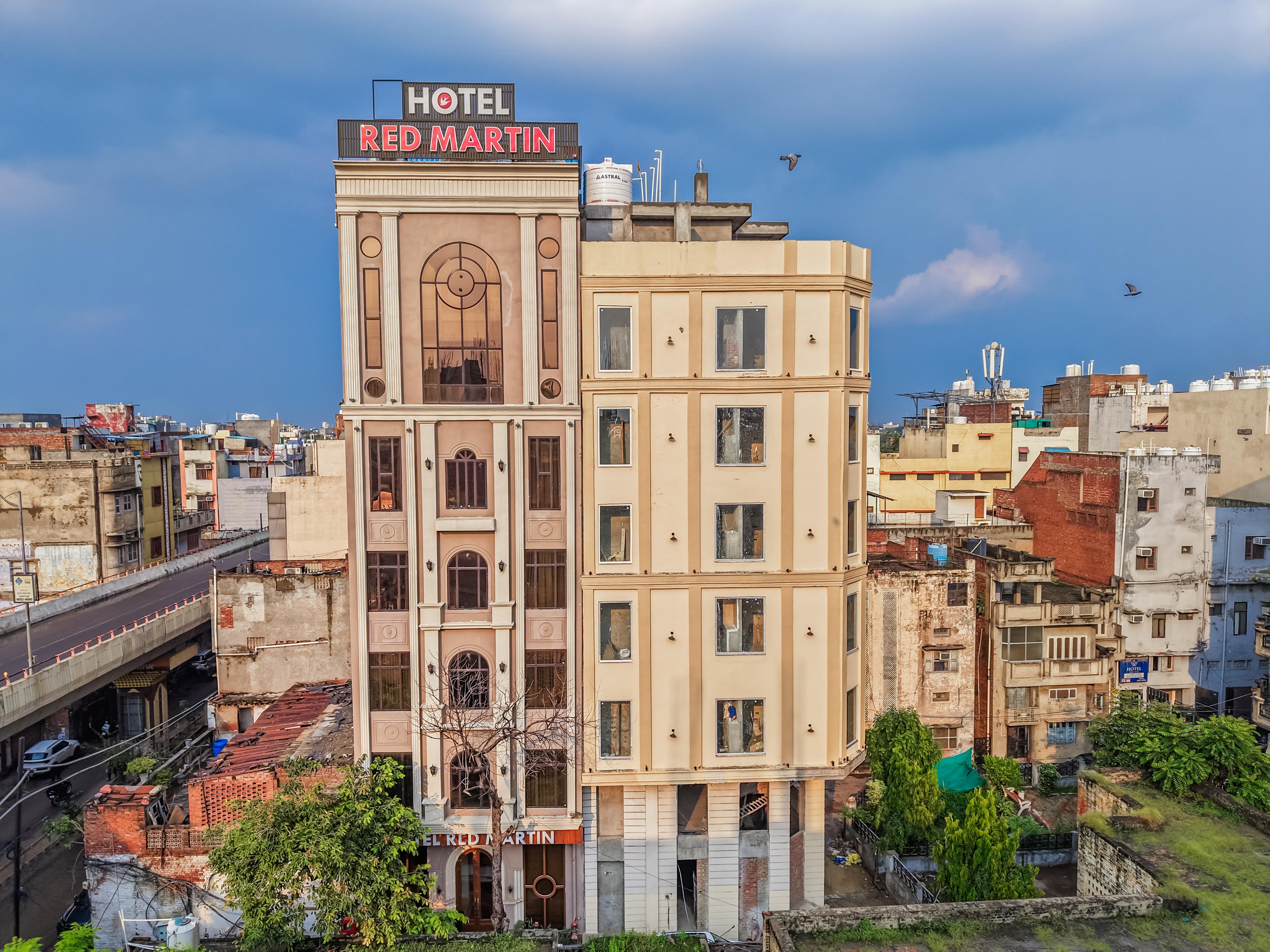 Red Martin 2 Min Walk from Golden Temple 𝗕𝗢𝗢𝗞 Amritsar Hotel