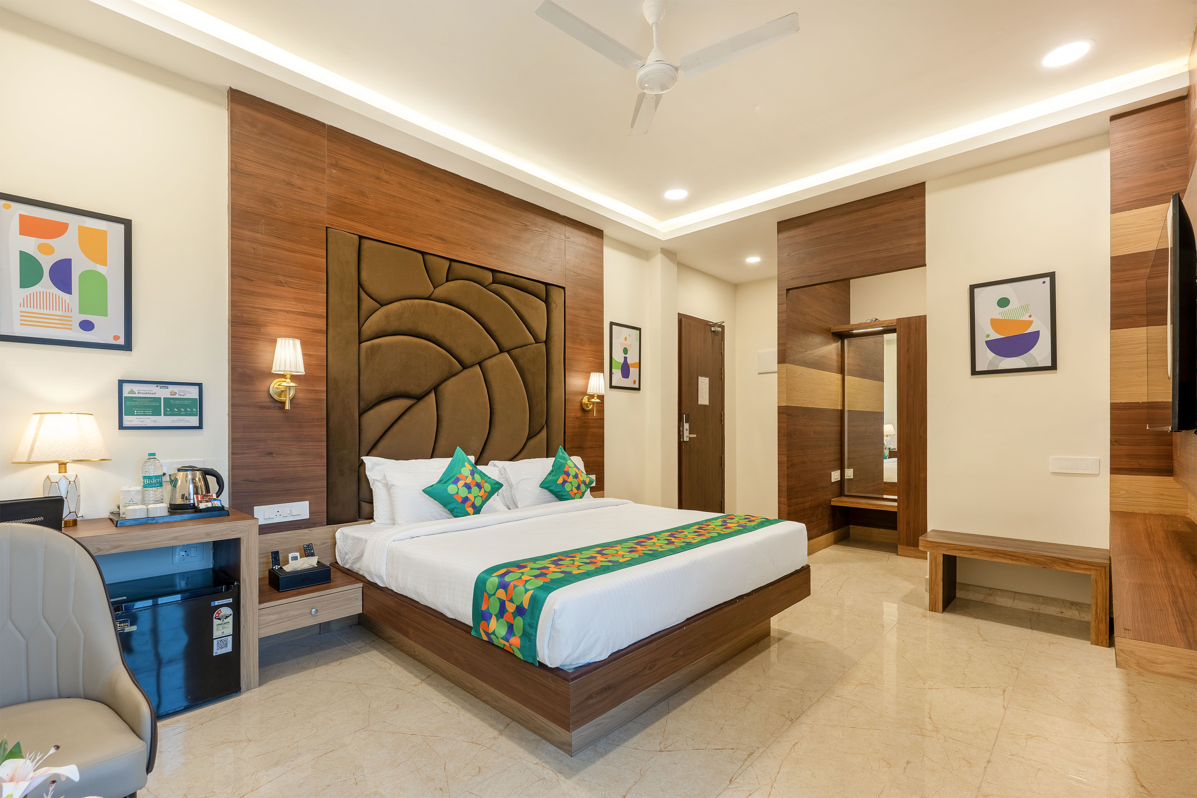 Treebo Premium Pine Tree Courtyard 𝗕𝗢𝗢𝗞 Ponneri Hotel
