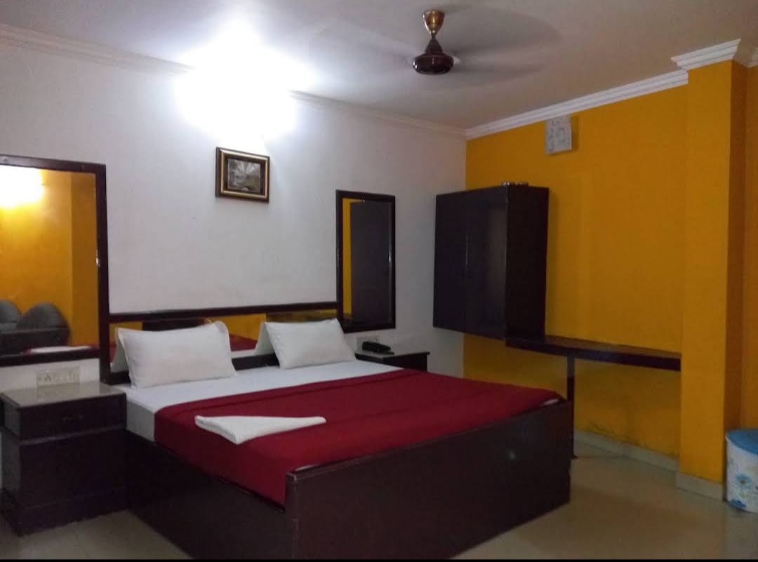 NORTH REGENCY 𝗕𝗢𝗢𝗞 Cochin Hotel