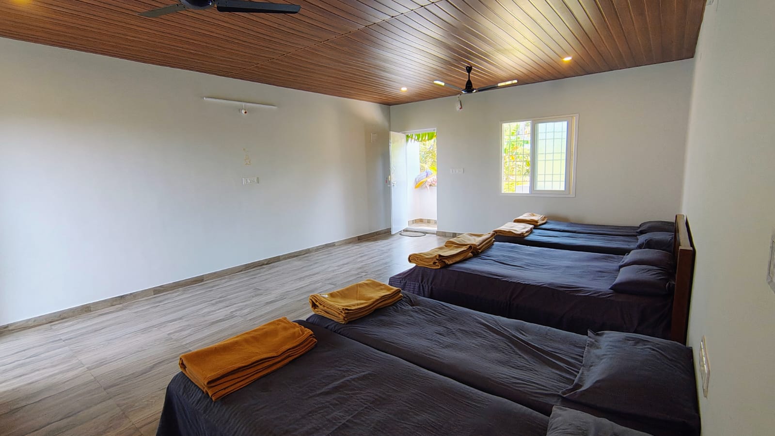 Rabbit Hill Farmstay Retreat 𝗕𝗢𝗢𝗞 Magadi Farm House