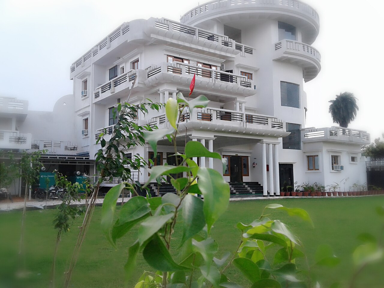 Panchvati Hotel & Restaurant 𝗕𝗢𝗢𝗞 Bahraich Hotel