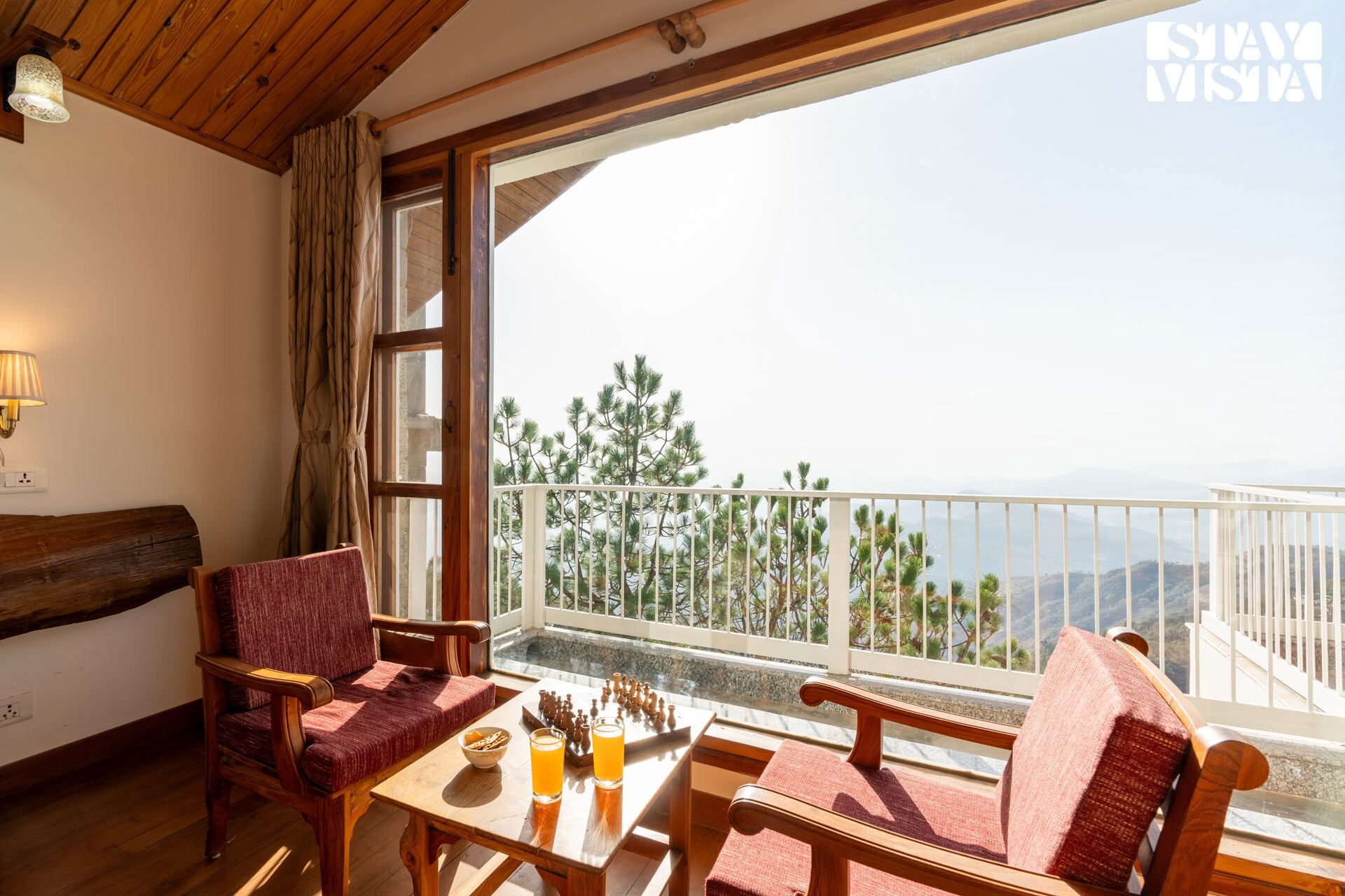 StayVista at Emberlight @The Rustic Retreat 𝗕𝗢𝗢𝗞 Kasauli Villa