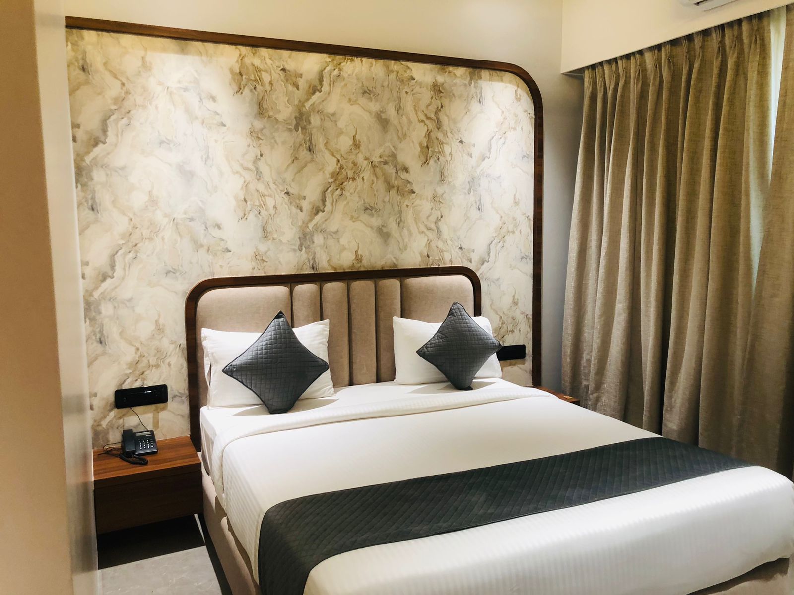 HOTEL ROYAL RETREAT Shirdi - Reviews, Photos & Offer