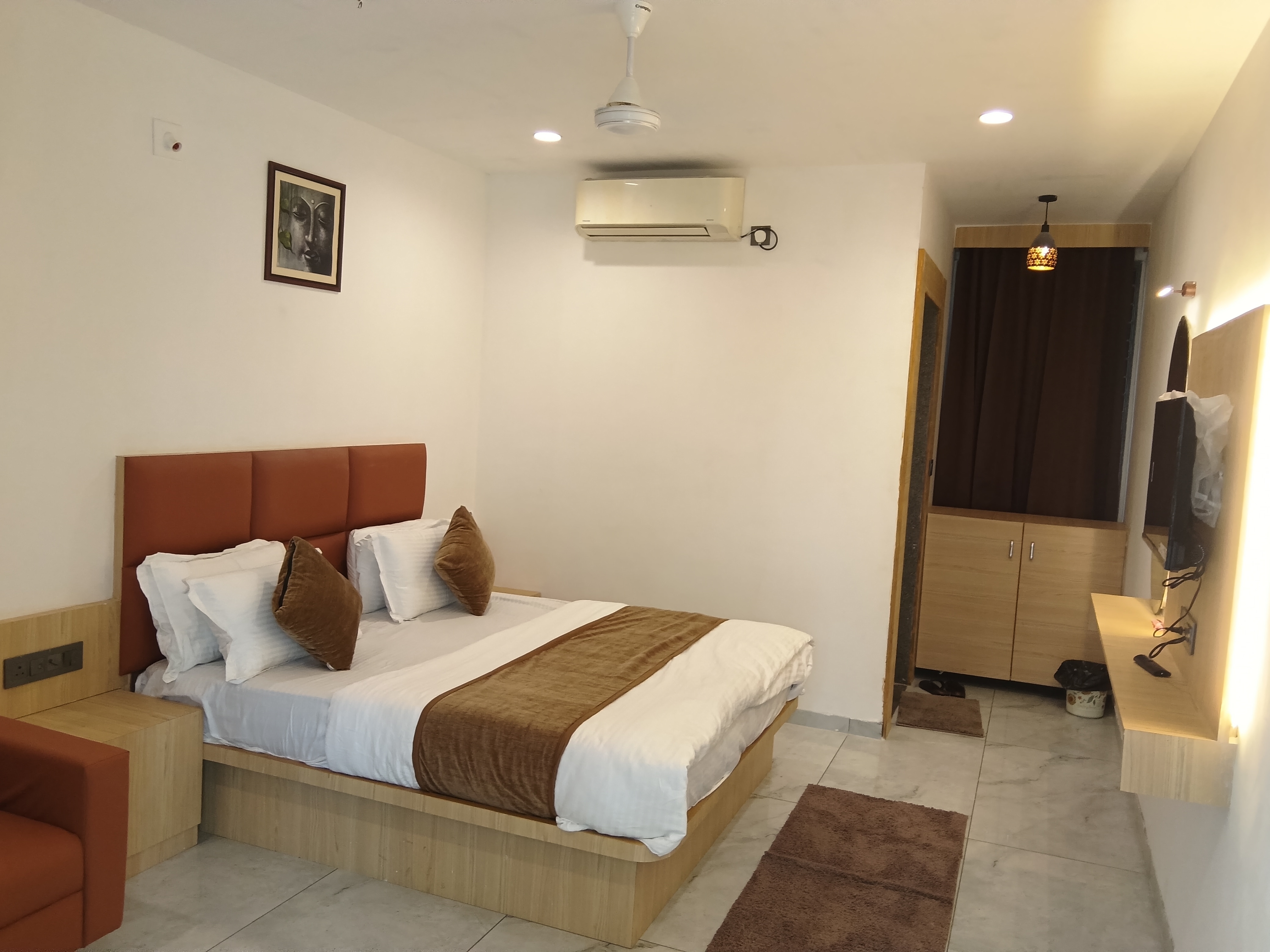 Hotel Grand Nilgiri AC Rooms 𝗕𝗢𝗢𝗞 Borsad Hotel