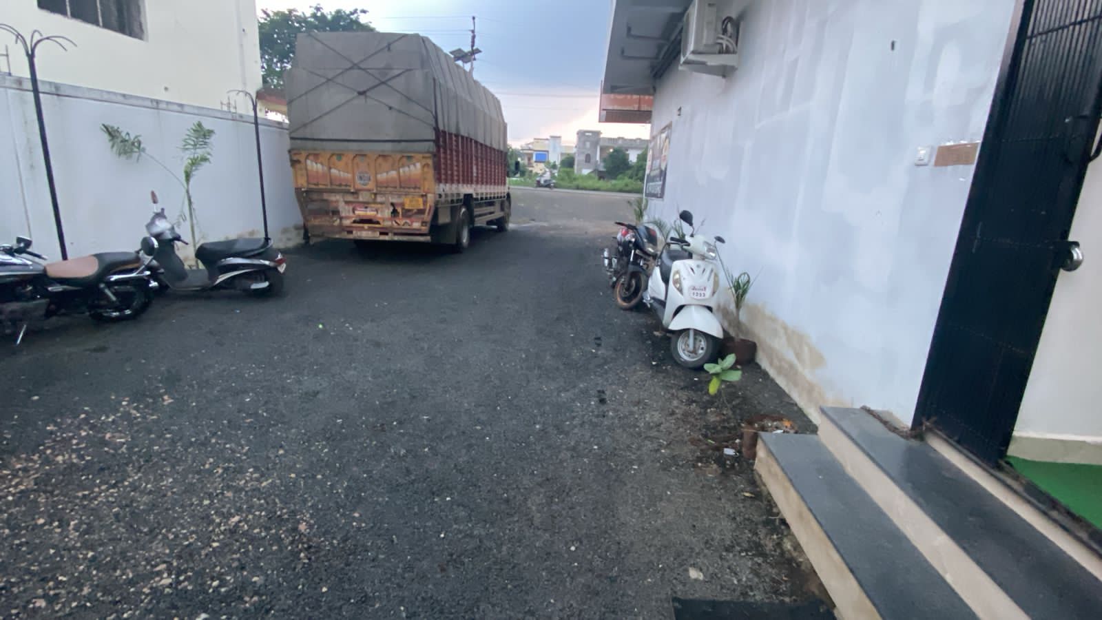 SHRI SHYAM LODGING AND DORMITORY 𝗕𝗢𝗢𝗞 Warud Hotel