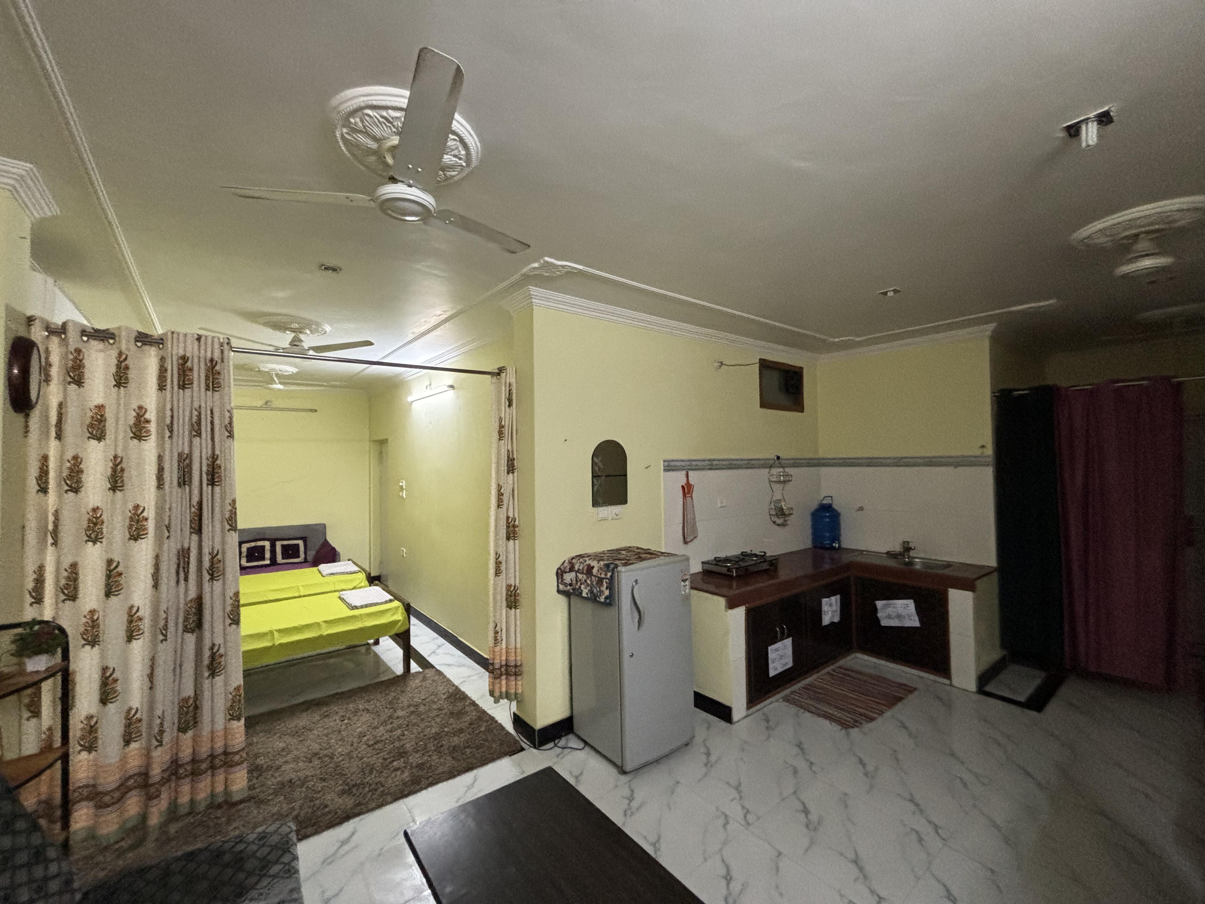 Apartment 𝗕𝗢𝗢𝗞 Vrindavan Apartment