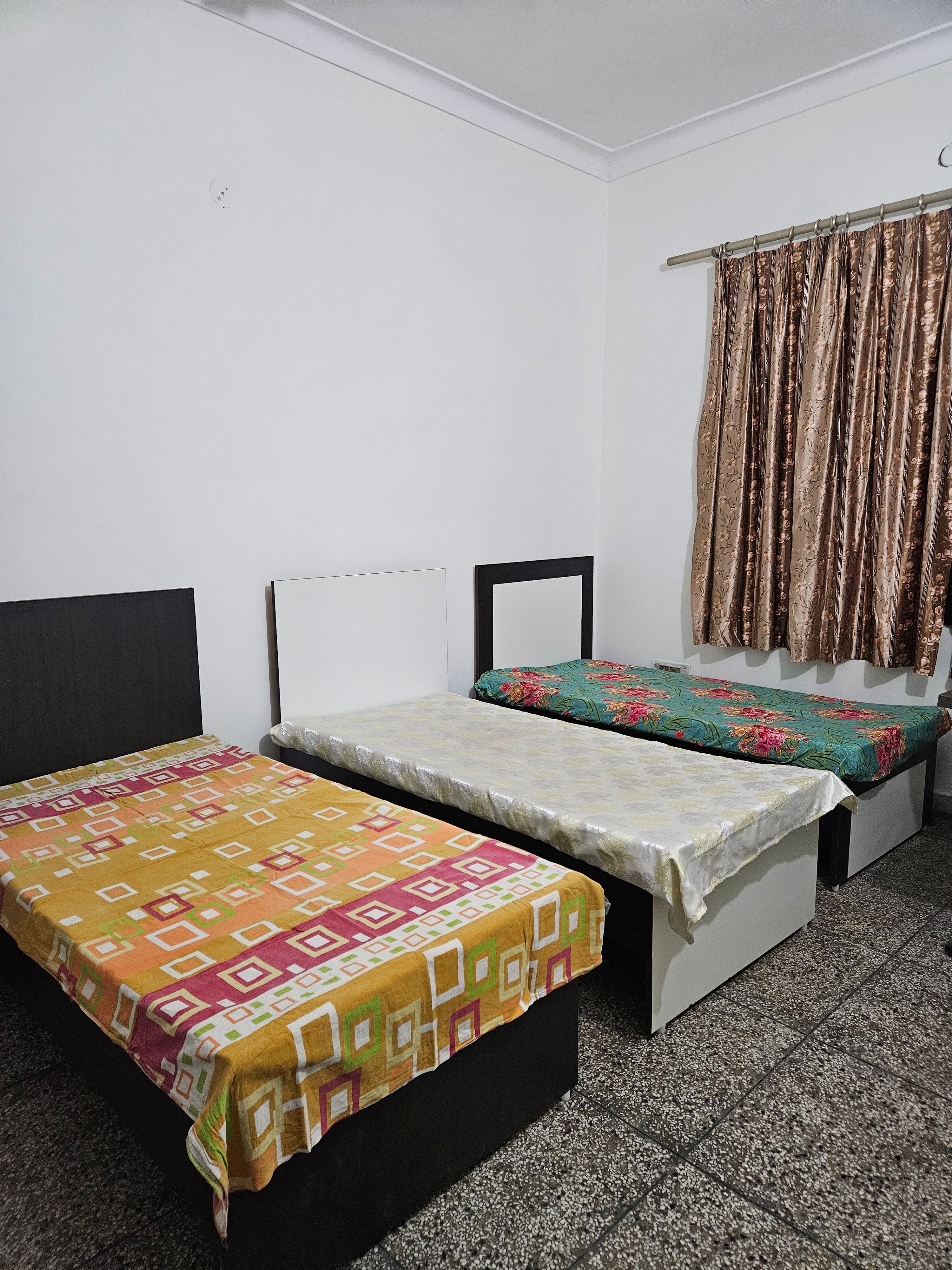 Nanda's House 𝗕𝗢𝗢𝗞 Delhi Homestay