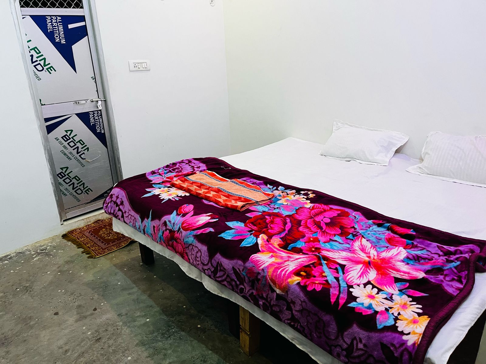 Shree Ved Bhavan HomeStay 𝗕𝗢𝗢𝗞 Ayodhya Homestay