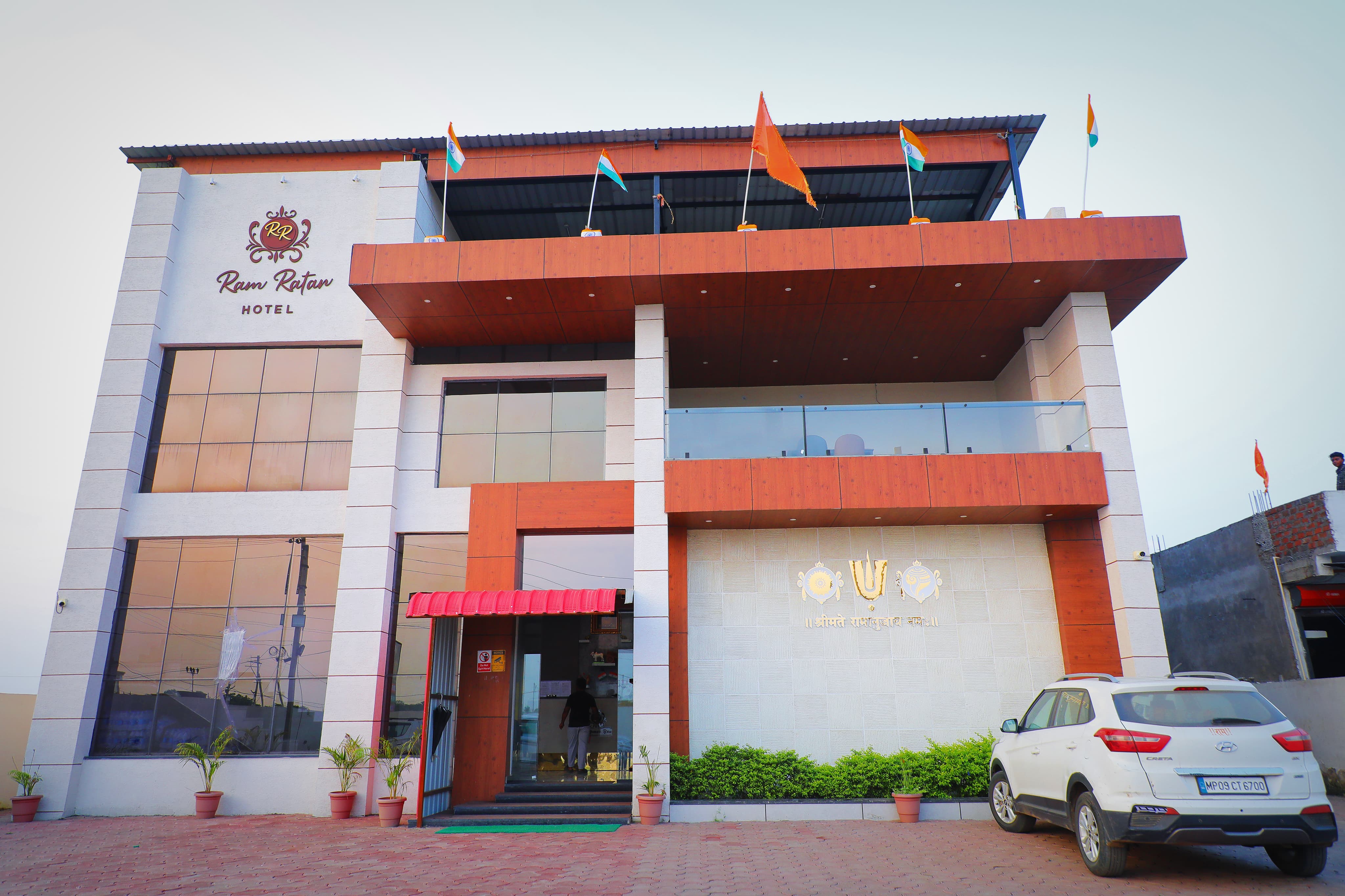 Ram Ratan Hotel 𝗕𝗢𝗢𝗞 Kannod Hotel